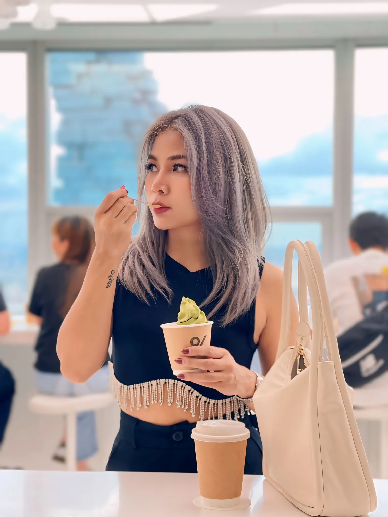 แชร์พิกัด ค่าเฟ่ที่วิวจึ้ง ที่ตึก Empire tower | แกลเลอรีที่โพสต์โดย BUM SRI. | Lemon8