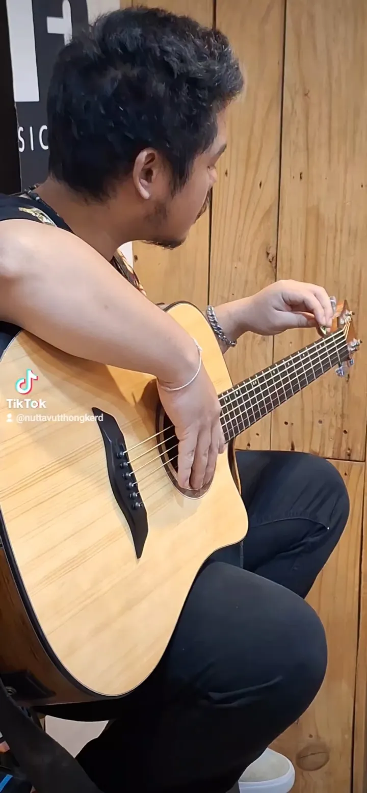 Acoustic Guitar | วิดีโอที่เผยแพร่โดย N's | Lemon8