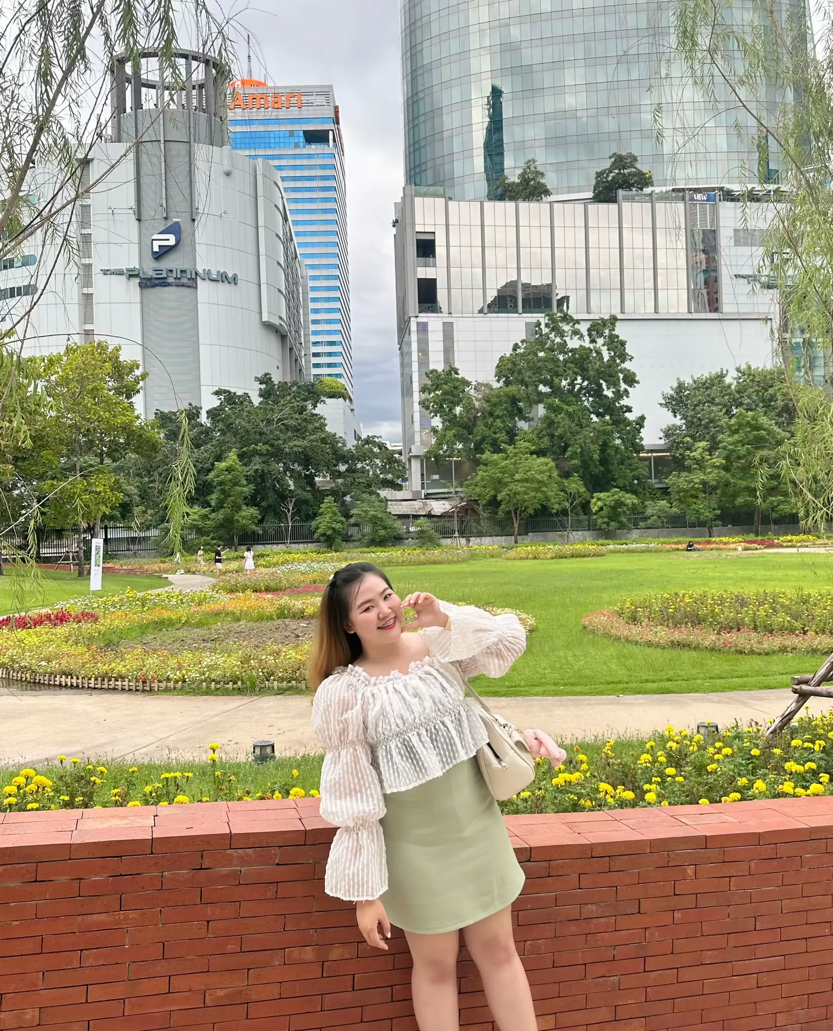 สาวอวบแต่งตัวไปสวนดอกไม้ 🌸🌷 | แกลเลอรีที่โพสต์โดย Miew.mm 🌷🫧 | Lemon8