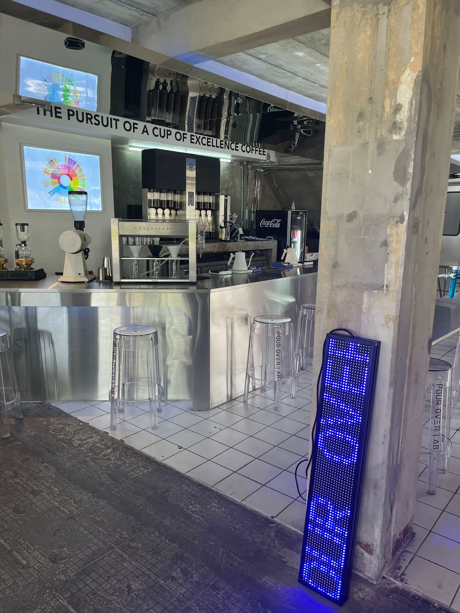 POUR OVER LAB | ค่าเฟ่สุดเท่ใกล้ MRT 🛒🎧☕️🧪 | แกลเลอรีที่โพสต์โดย ...