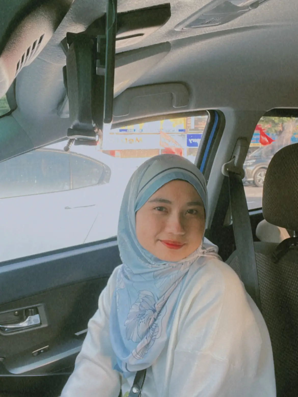 PICTURES IN CAR | Galeri disiarkan oleh Shika | Lemon8