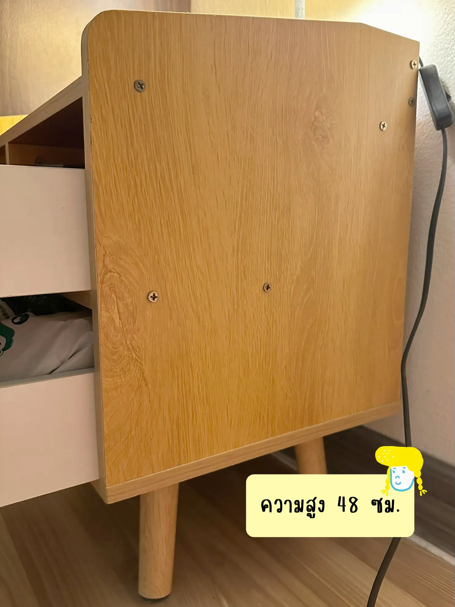 โต๊ะวางข้างเตียง | แกลเลอรีที่โพสต์โดย tiny | Lemon8