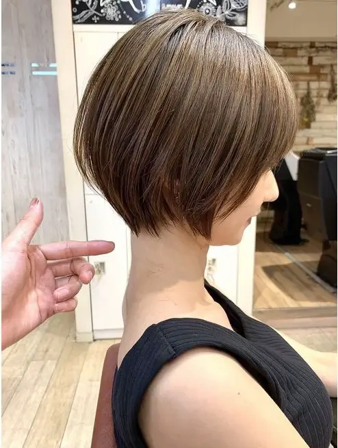 ทรงผมซอยสั้น | แกลเลอรีที่โพสต์โดย Lalada | Lemon8