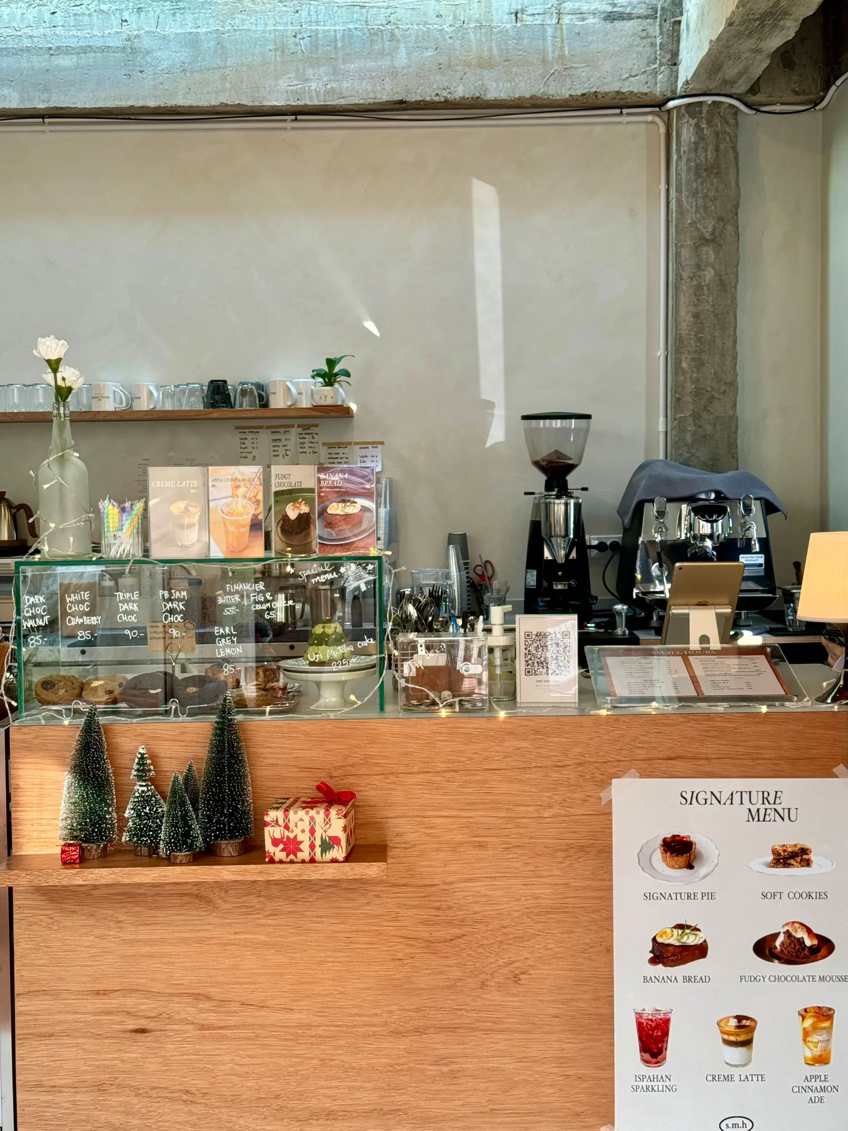 Cafe Small Hours: คาเฟ่เล็กๆย่านลาดพร้าว ☕️ | แกลเลอรีที่โพสต์โดย JJENNY W. 🦄 | Lemon8