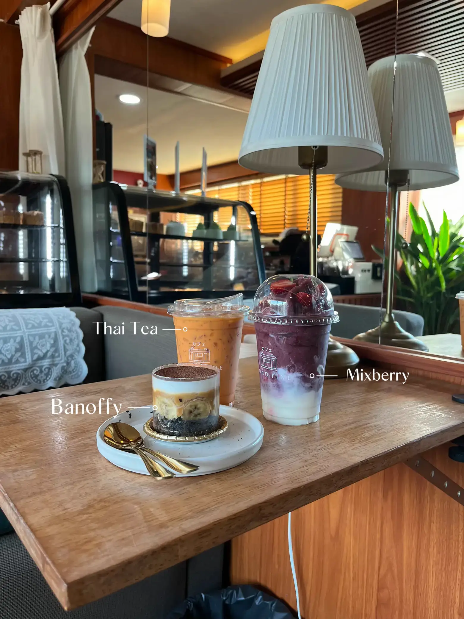 เปิดวาร์ป คาเฟ่ลับ @Road Fine Cafe🚂 | แกลเลอรีที่โพสต์โดย FoxxetJT | Lemon8