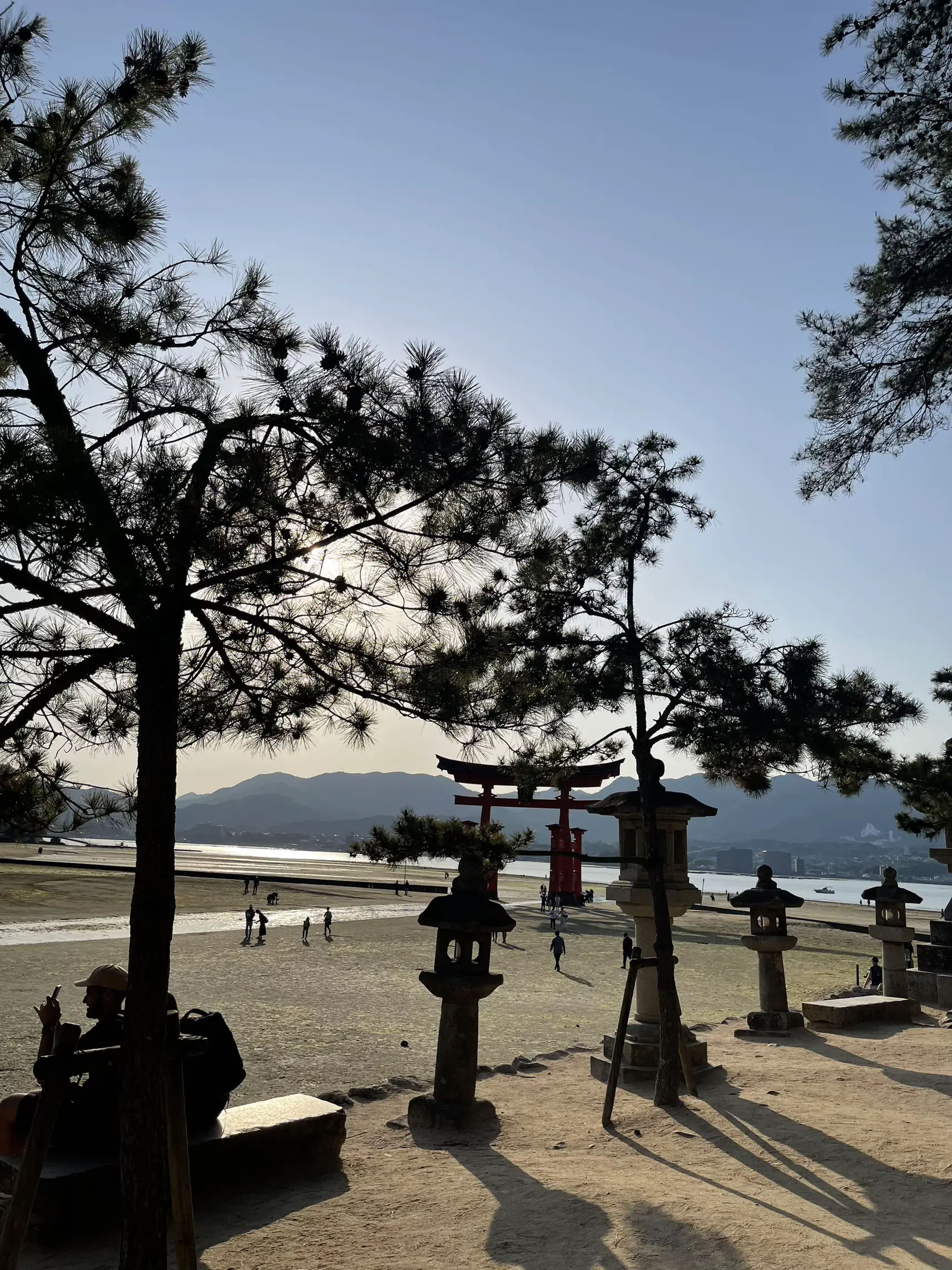 เสาโทริอิ เสาเดียวที่ลอยอยู่กลางน้ำ(Itsukushima Shrine) | แกลเลอรีที่ ...