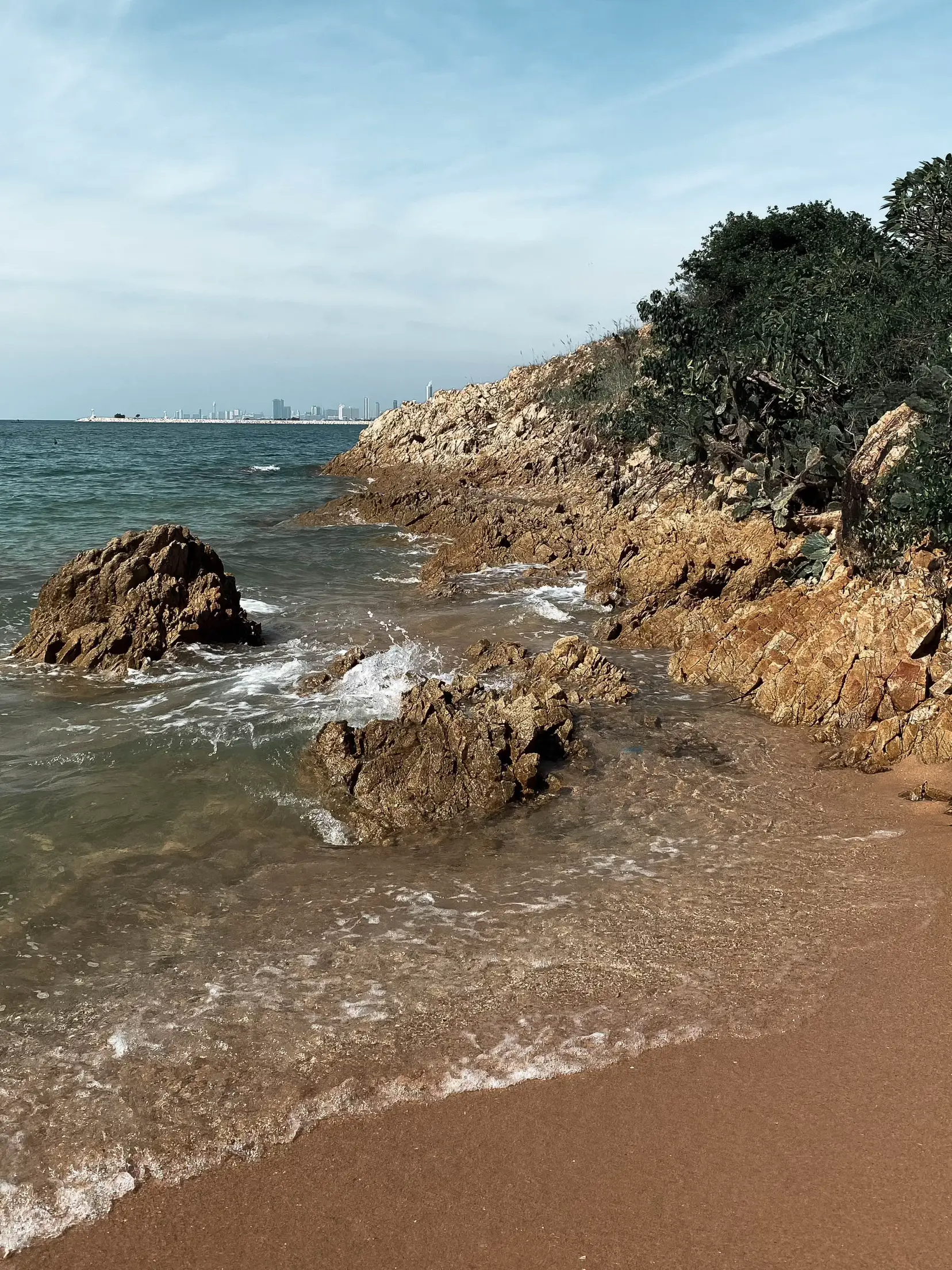 หาดลับนาจอมเทียนที่วันหยุดไม่มีคนเลย 🌊💖 | แกลเลอรีที่โพสต์โดย Nivarin ...