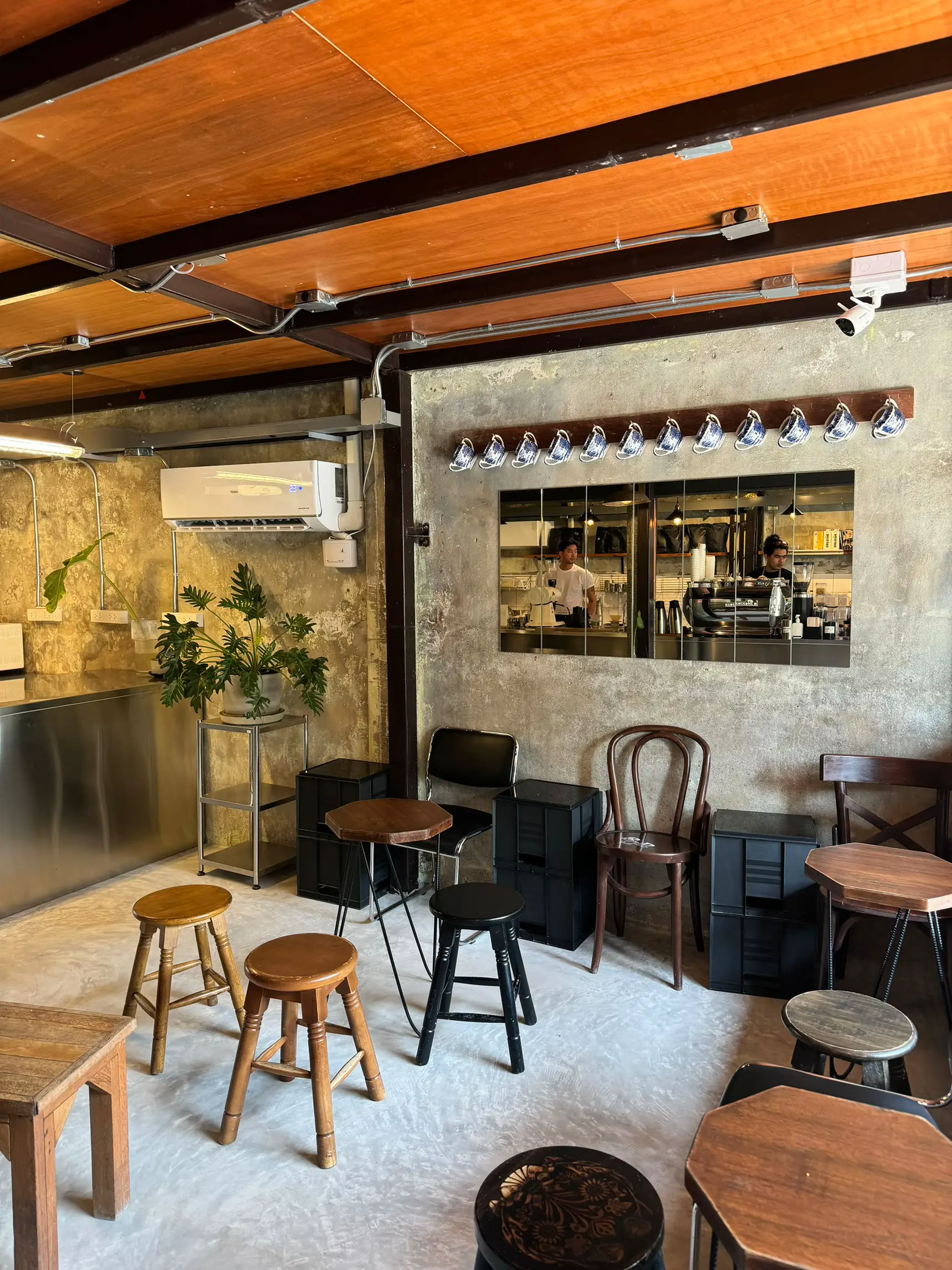 Songwat Coffee Roasters New Location 📍☕️ | แกลเลอรีที่โพสต์โดย Places two Go | Lemon8