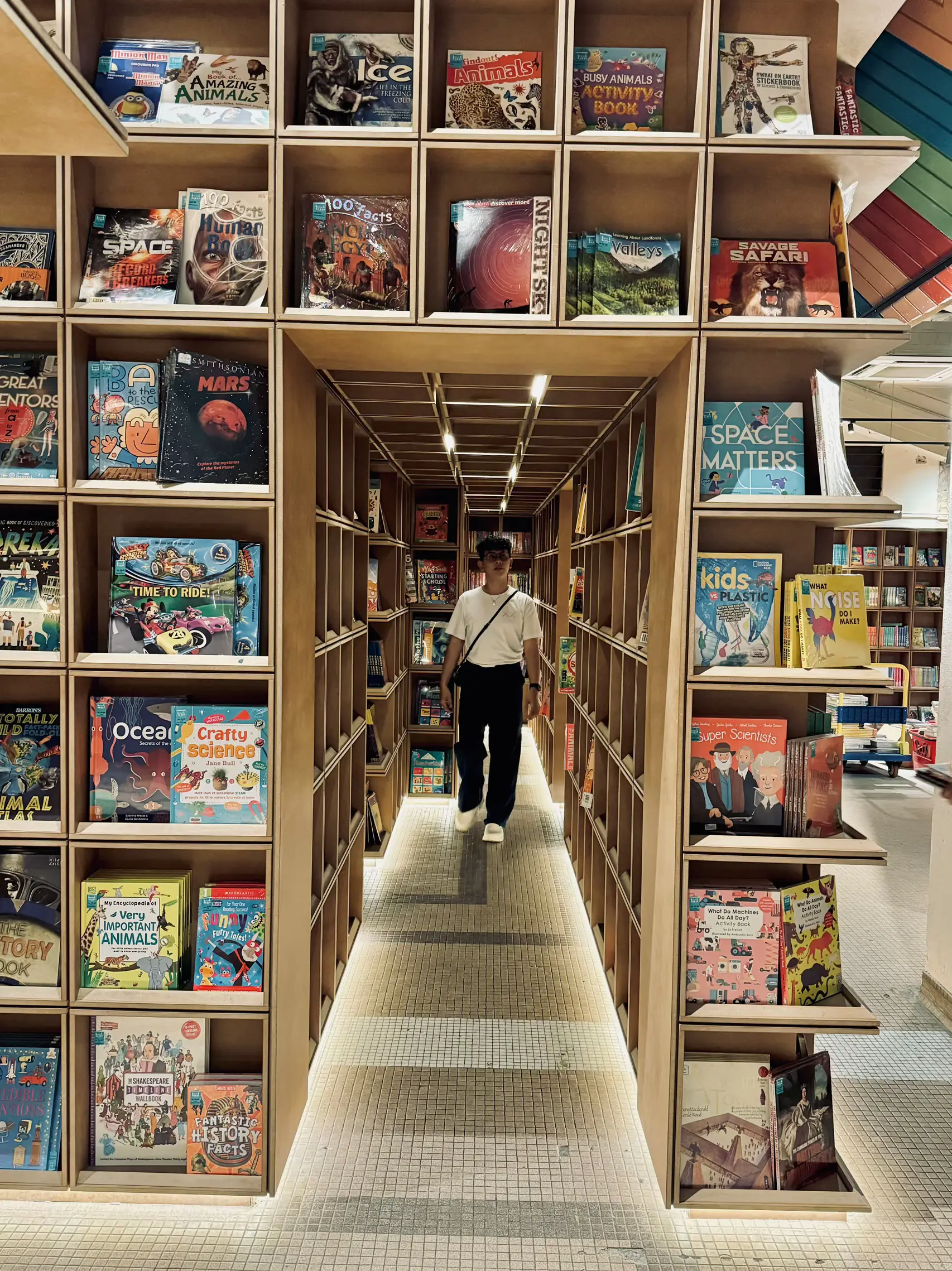 ร้านหนังสือสุดเก๋ถ่ายรูปสวย ห้ามพลาด 📚| BookXcess at RexKL | แกลเลอรี ...
