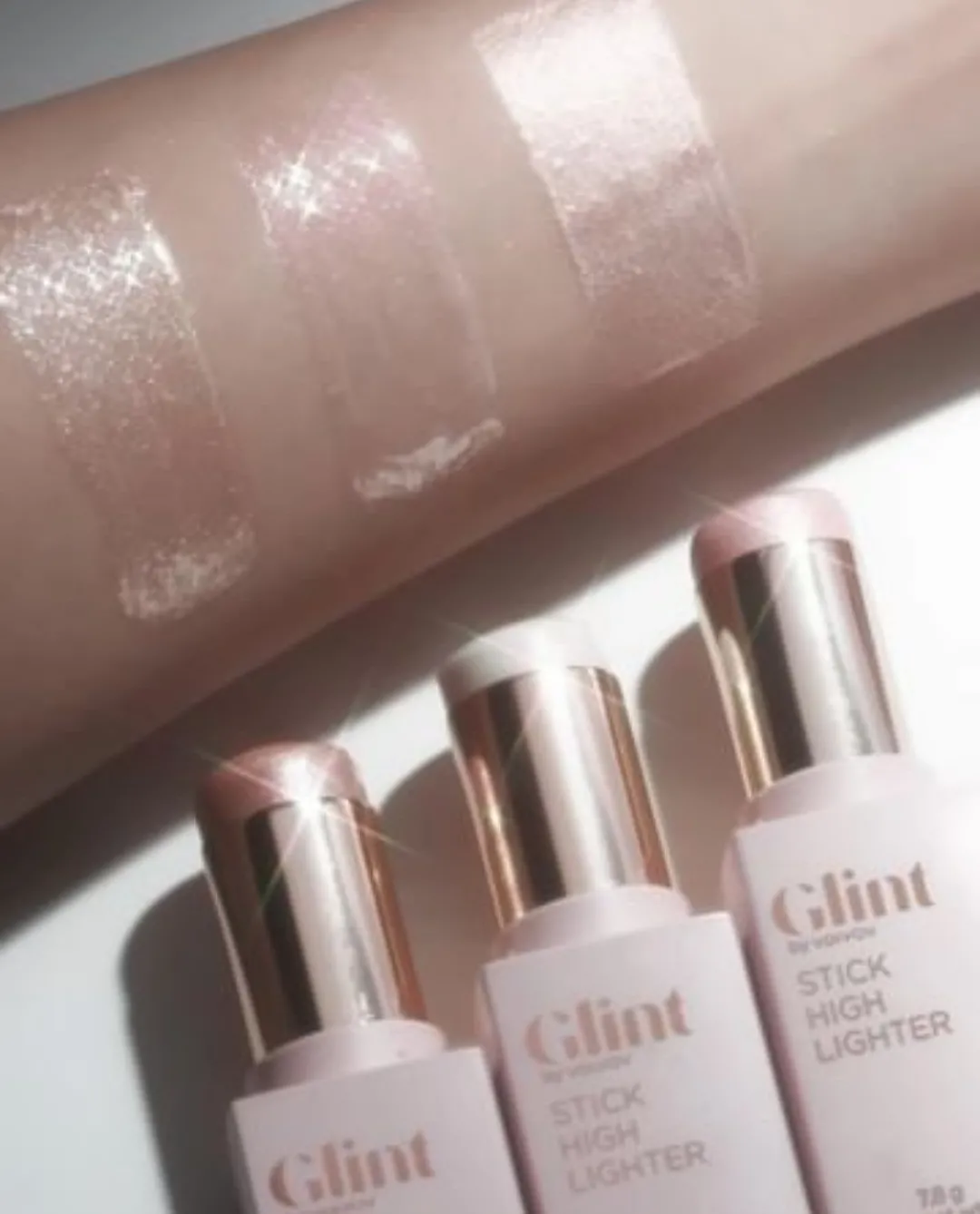 Glint stick highlighter by VDIVOV | แกลเลอรีที่โพสต์โดย achichada🧡 | Lemon8