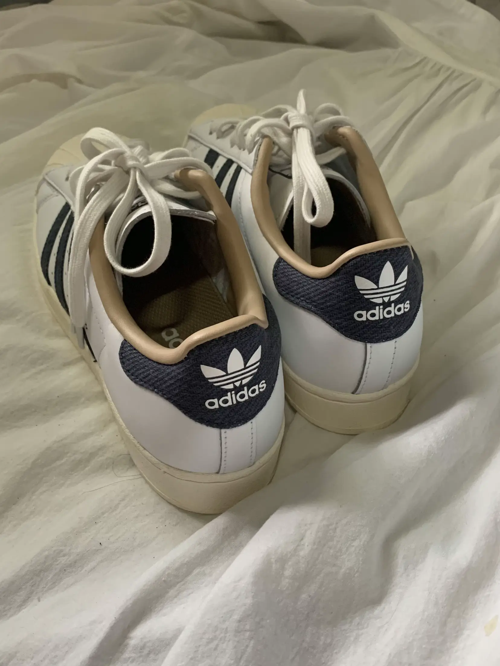 รองเท้า adidas Superstar สีขาว ผู้ชาย | แกลเลอรีที่โพสต์โดย Rabbit 97 ...