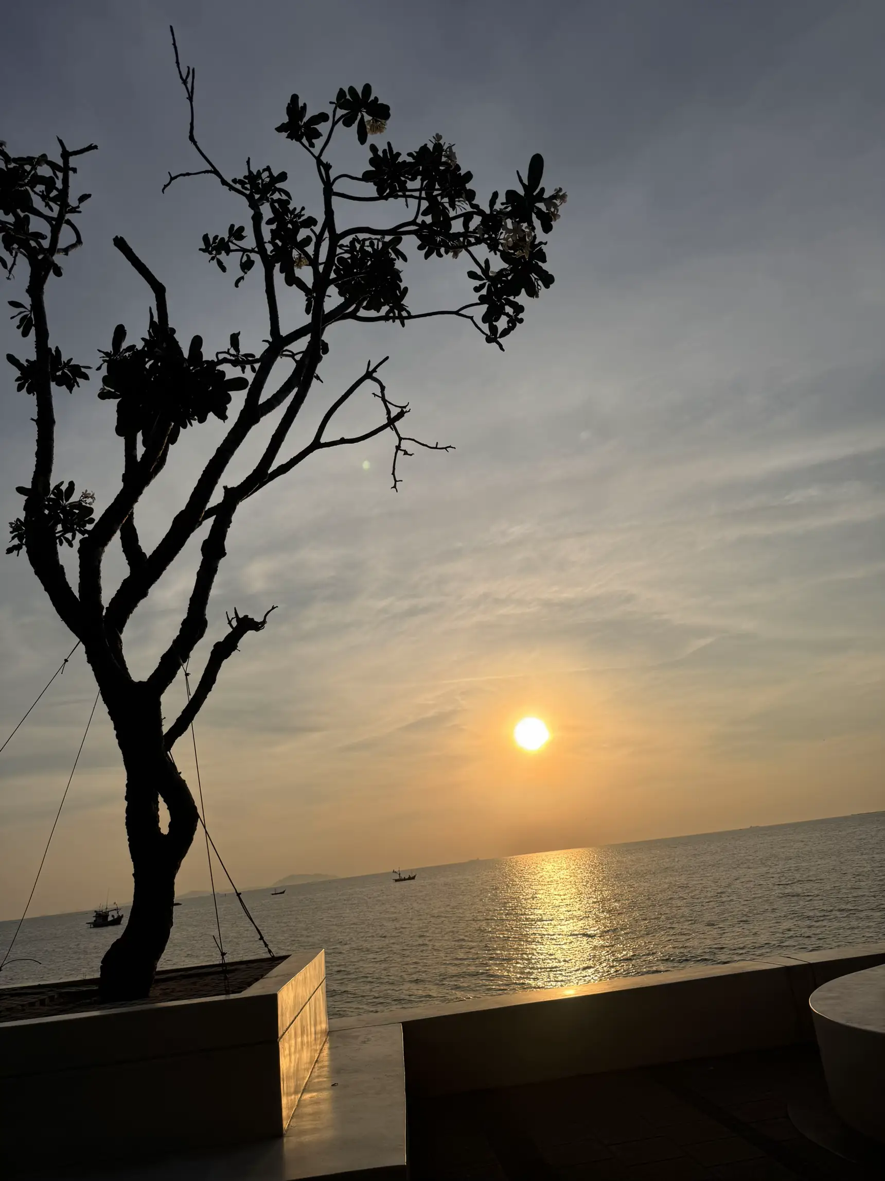 หาดวอนนภา ยามเย็น mood sunsetแบบดีมาก 🌊🏝⛅️ | แกลเลอรีที่โพสต์โดย Sine Warin | Lemon8