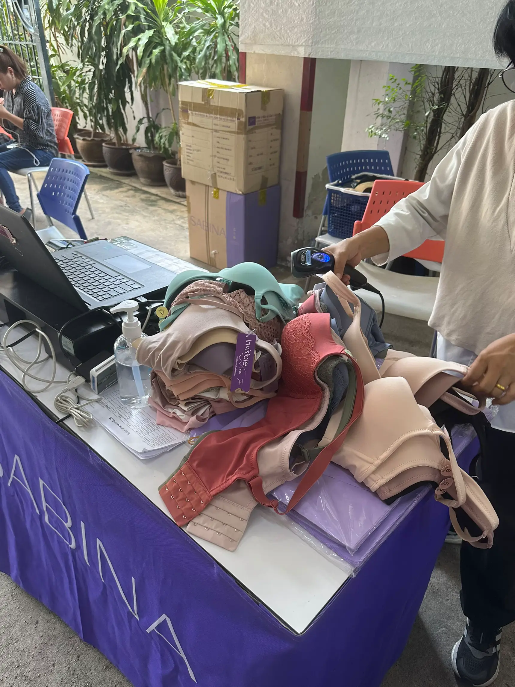 บุกโรงงาน SABINA ลด40% | แกลเลอรีที่โพสต์โดย little.mmm | Lemon8