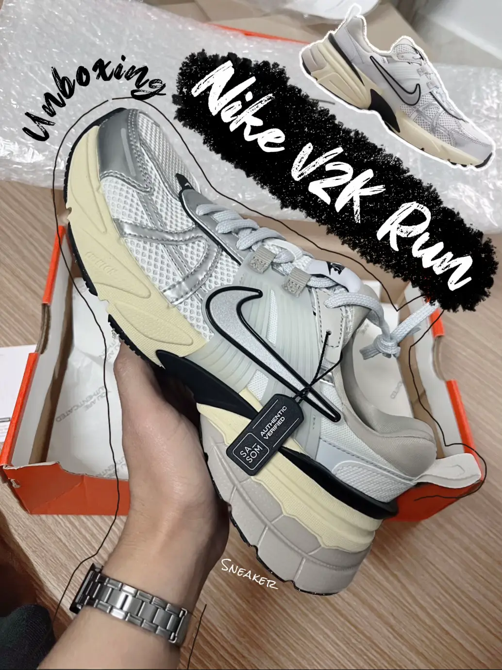 แกะกล่อง Nike V2K Run สี White Metallic Silver👟 | แกลเลอรีที่โพสต์โดย 𝐉𝐨𝐲 ̈🍋 | Lemon8