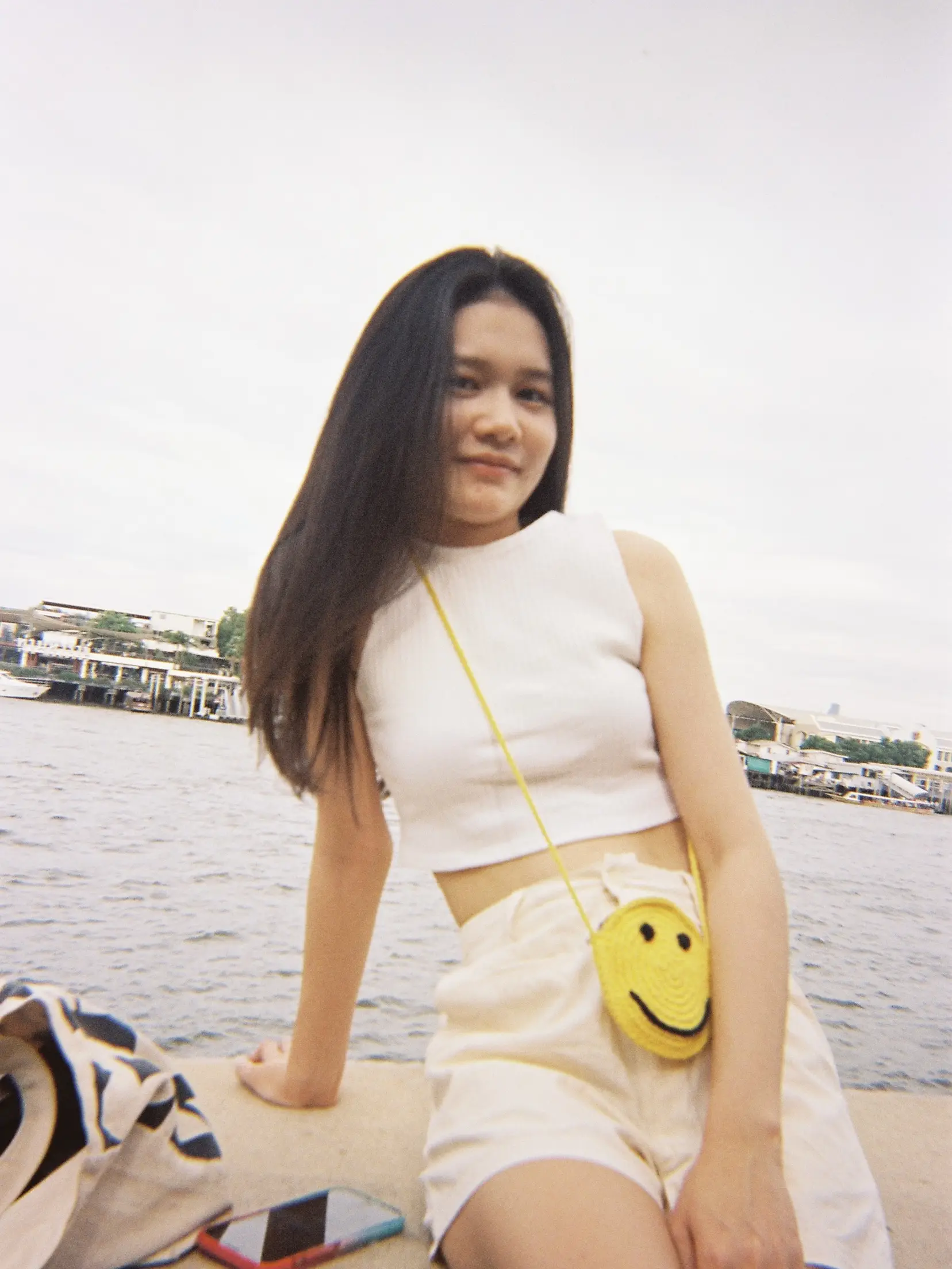 เที่ยวคาเฟ่ ถ่ายรูปเล่นด้วยกล้องฟิล์ม | แกลเลอรีที่โพสต์โดย Who is fk | Lemon8