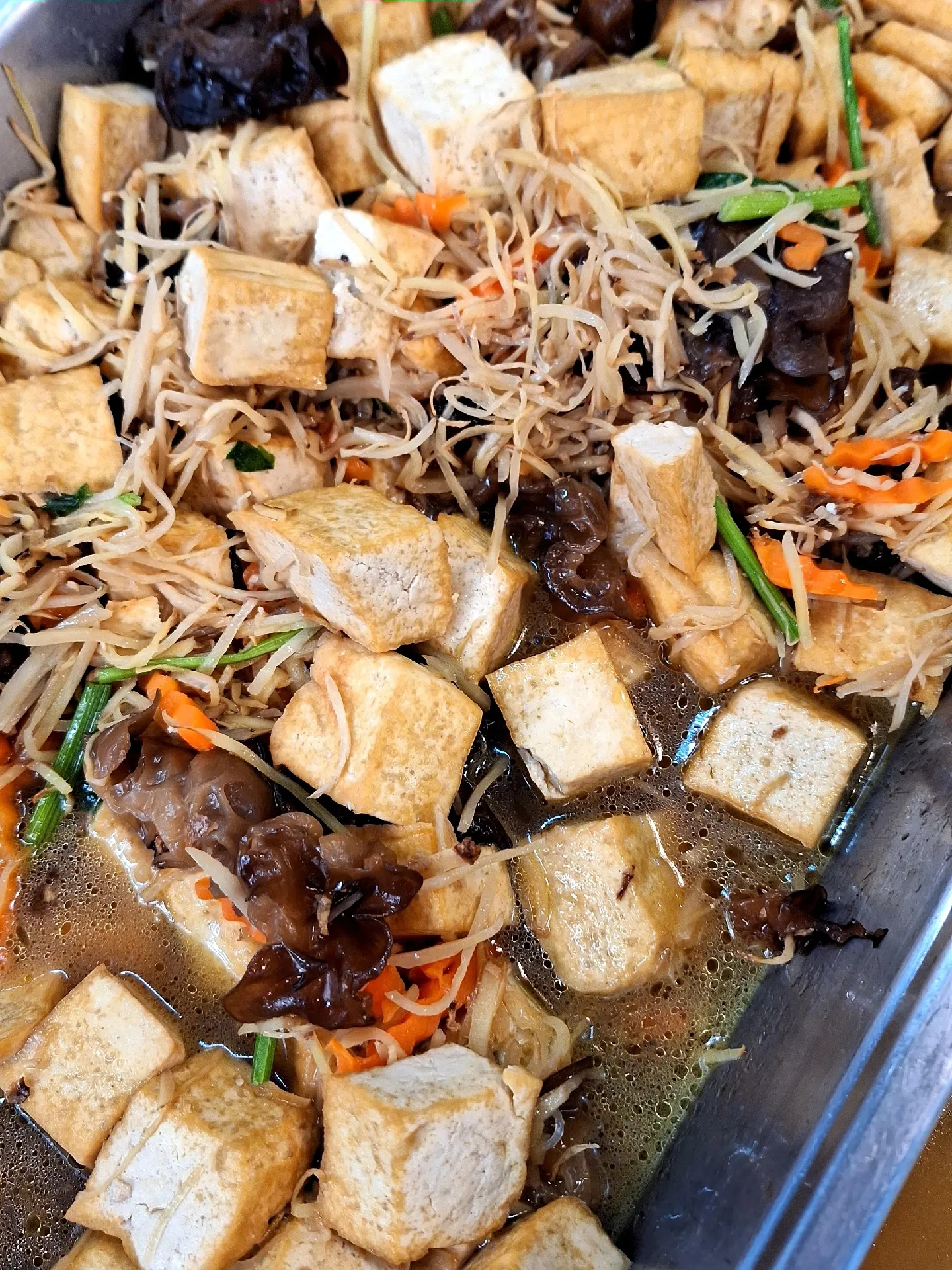 ร้านอาหารมังสวิรัต ร้านอาหารที่อยากแนะนำคะ | แกลเลอรีที่โพสต์โดย Mompu Patchara | Lemon8