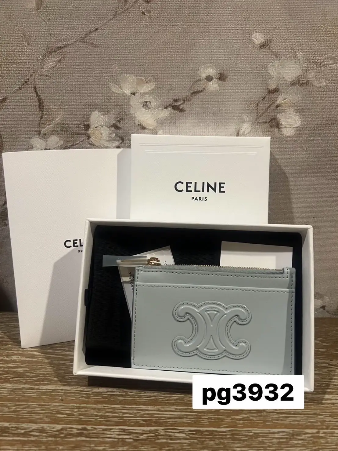 Celine card holder | แกลเลอรีที่โพสต์โดย cashflowbn2 | Lemon8