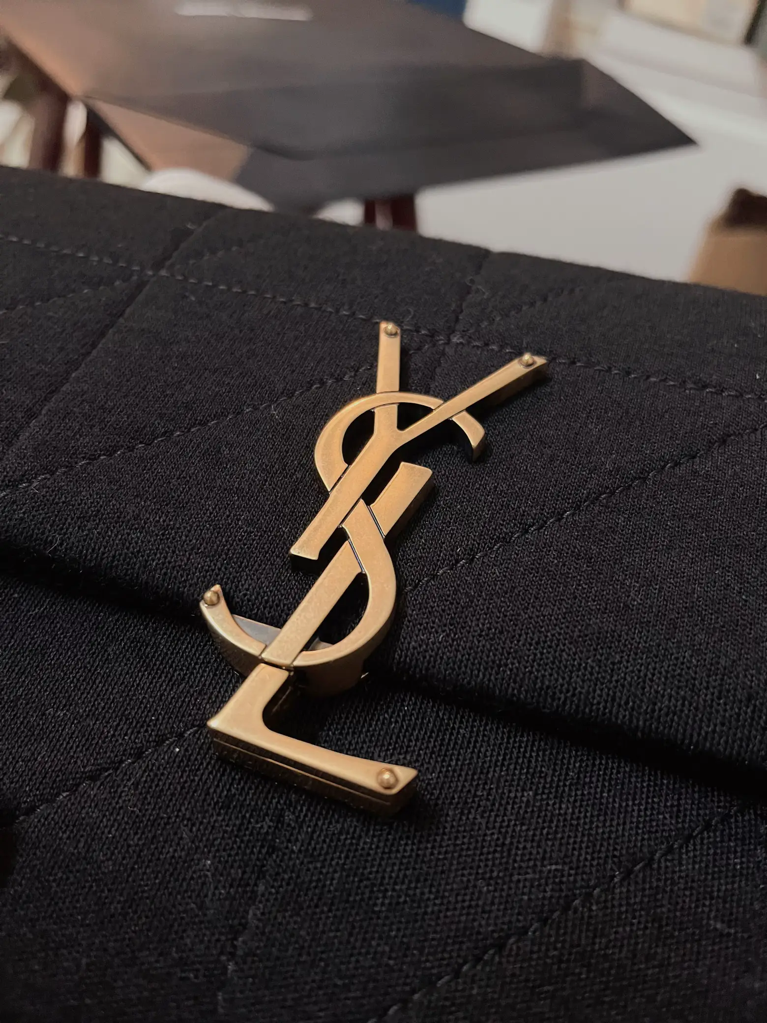 YSL Jamie in Jersey 🖤 | แกลเลอรีที่โพสต์โดย นักล่าวันหยุด | Lemon8