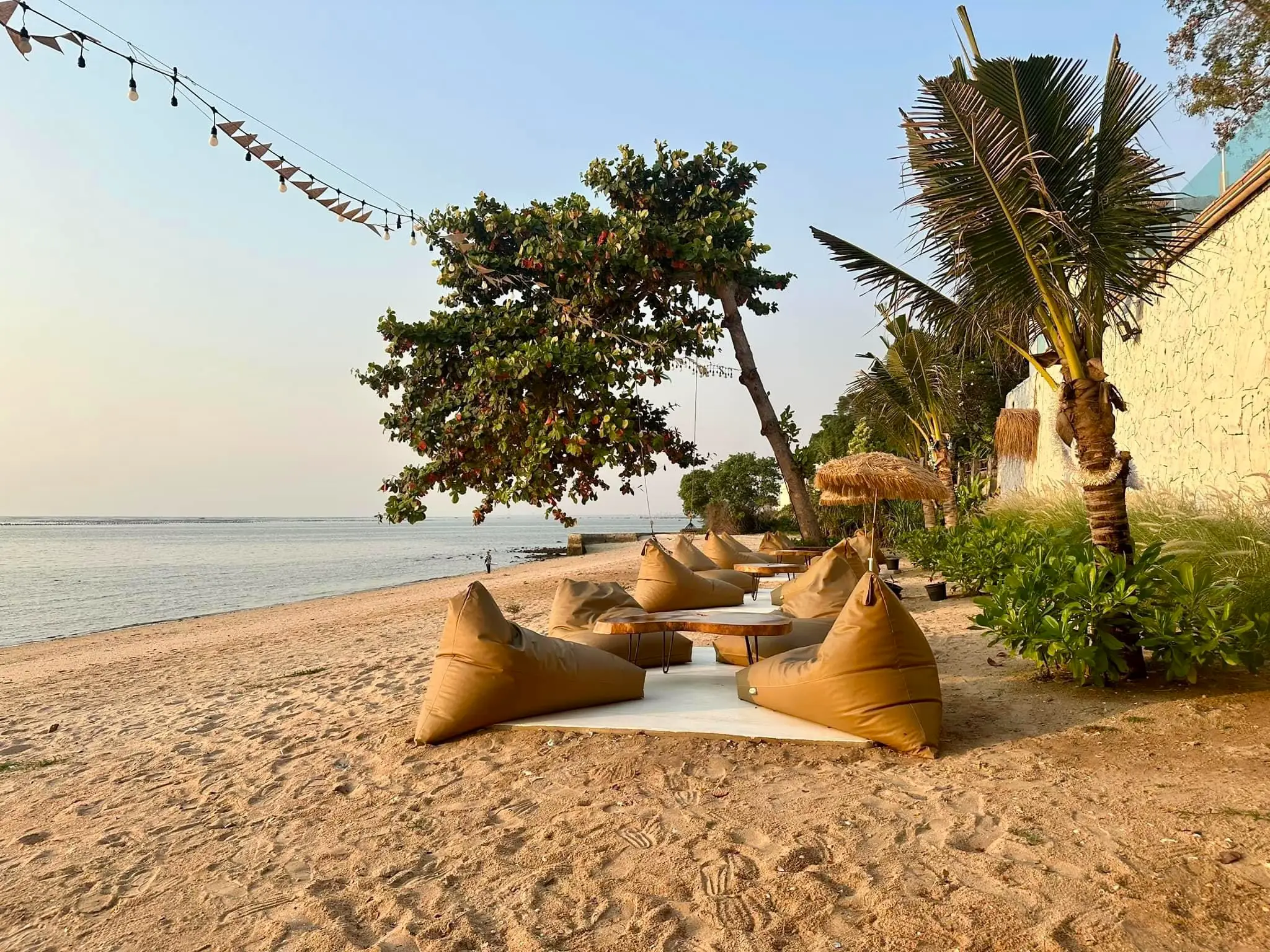 The Sea Breeze Pool Villa Bangsaen Bangphra | แกลเลอรีที่โพสต์โดย YOU ...