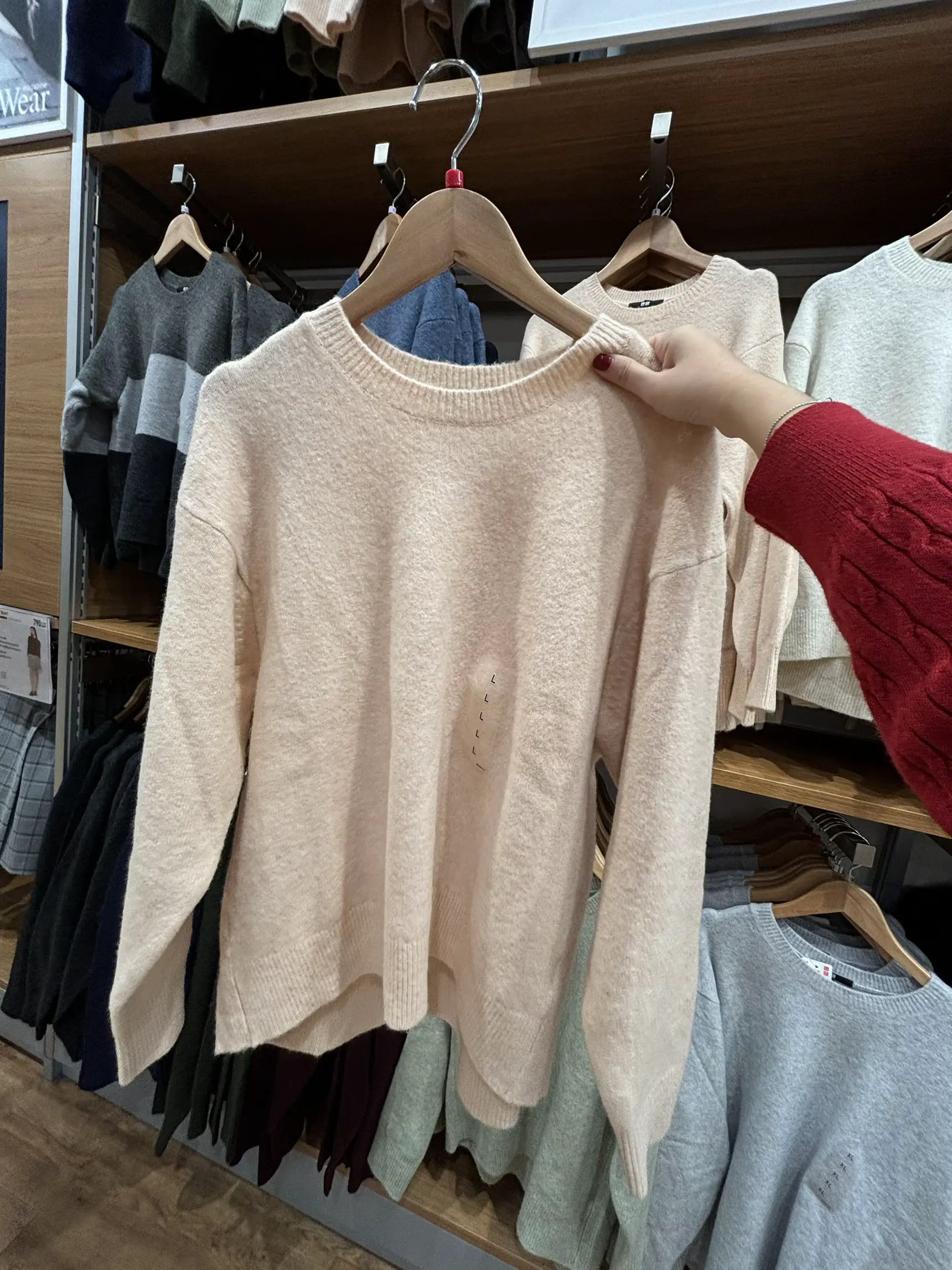 เสื้อ sweater uniqlo | แกลเลอรีที่โพสต์โดย mhauyypcr | Lemon8