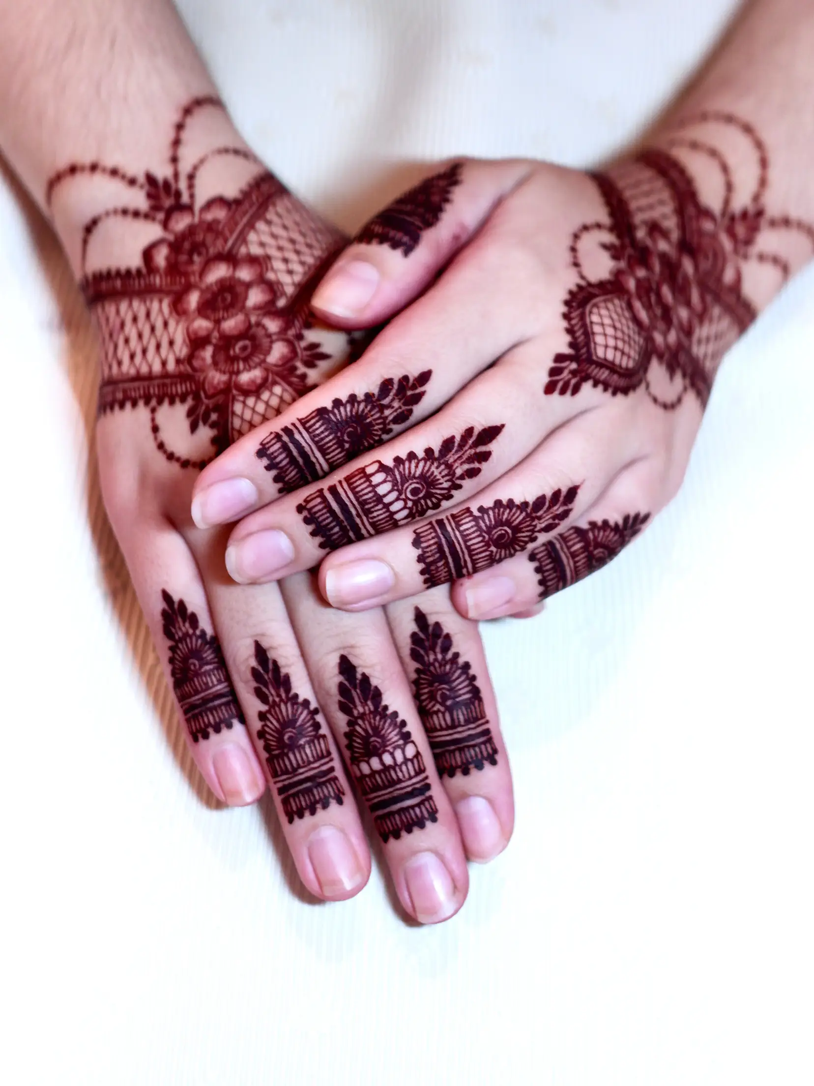 Maroon henna | Galeri diposting oleh Inefaza | Lemon8