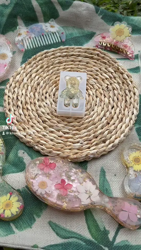 มาแกะหมีน้อยกันค่ะ เตรียมทำพวงกุญแจ | วิดีโอที่เผยแพร่โดย Meedee resin | Lemon8