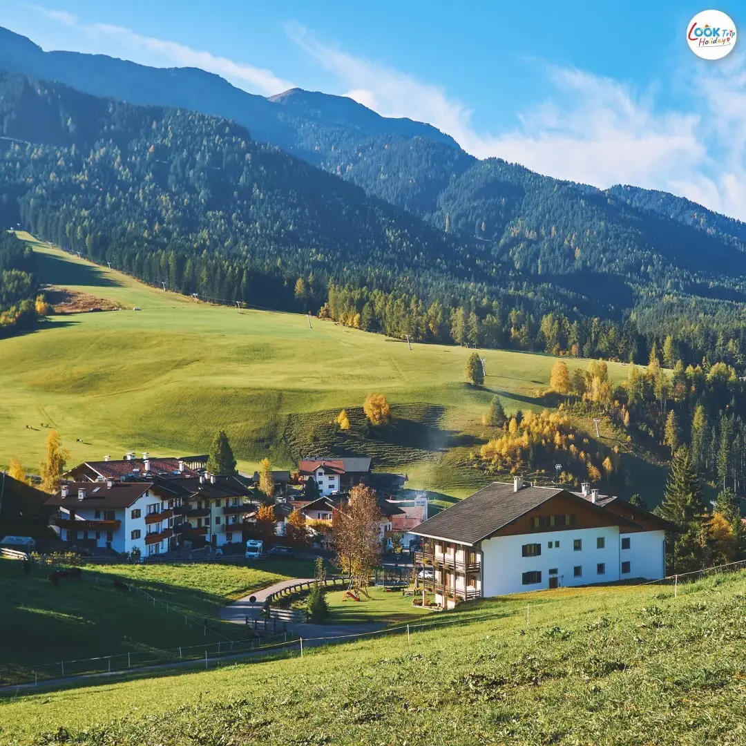 🏡หมู่บ้านที่สวยราวกับเทพนิยาย Santa Maddalena🇮🇹 | แกลเลอรีที่โพสต์โดย looktripholiday | Lemon8