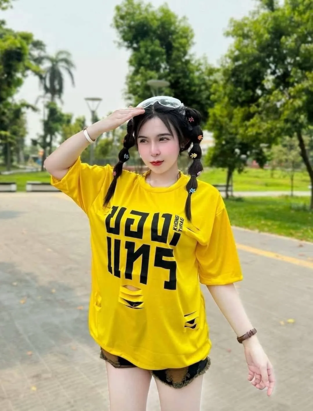 เสื้อยืดของแทร่ (สงกรานต์) | แกลเลอรีที่โพสต์โดย B'BEEM SHOP | Lemon8