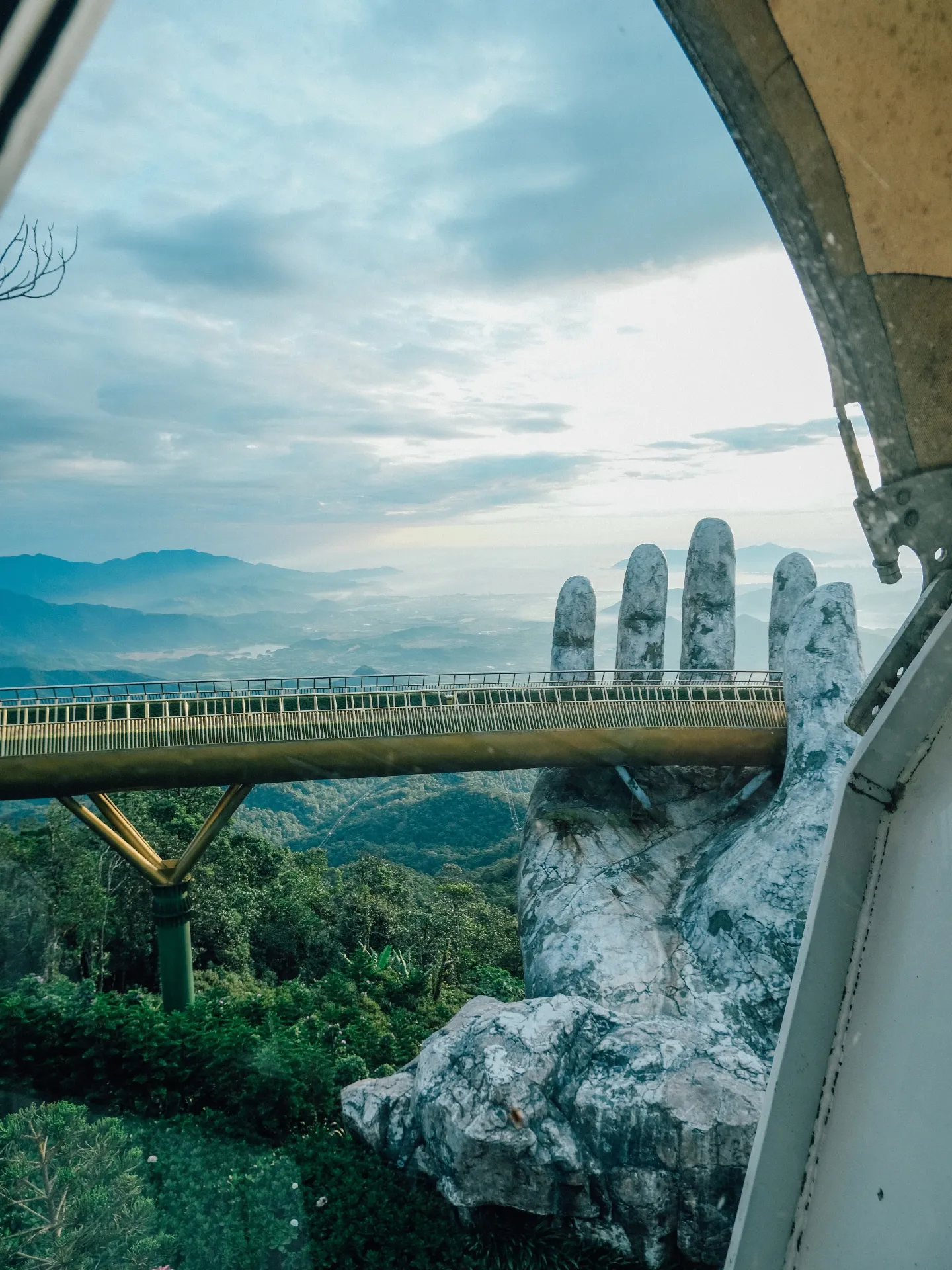 🇻🇳 'สะพานมือ' ที่เวียดนาม แบบไม่มีคน | แกลเลอรีที่โพสต์โดย Slisa Sri ...
