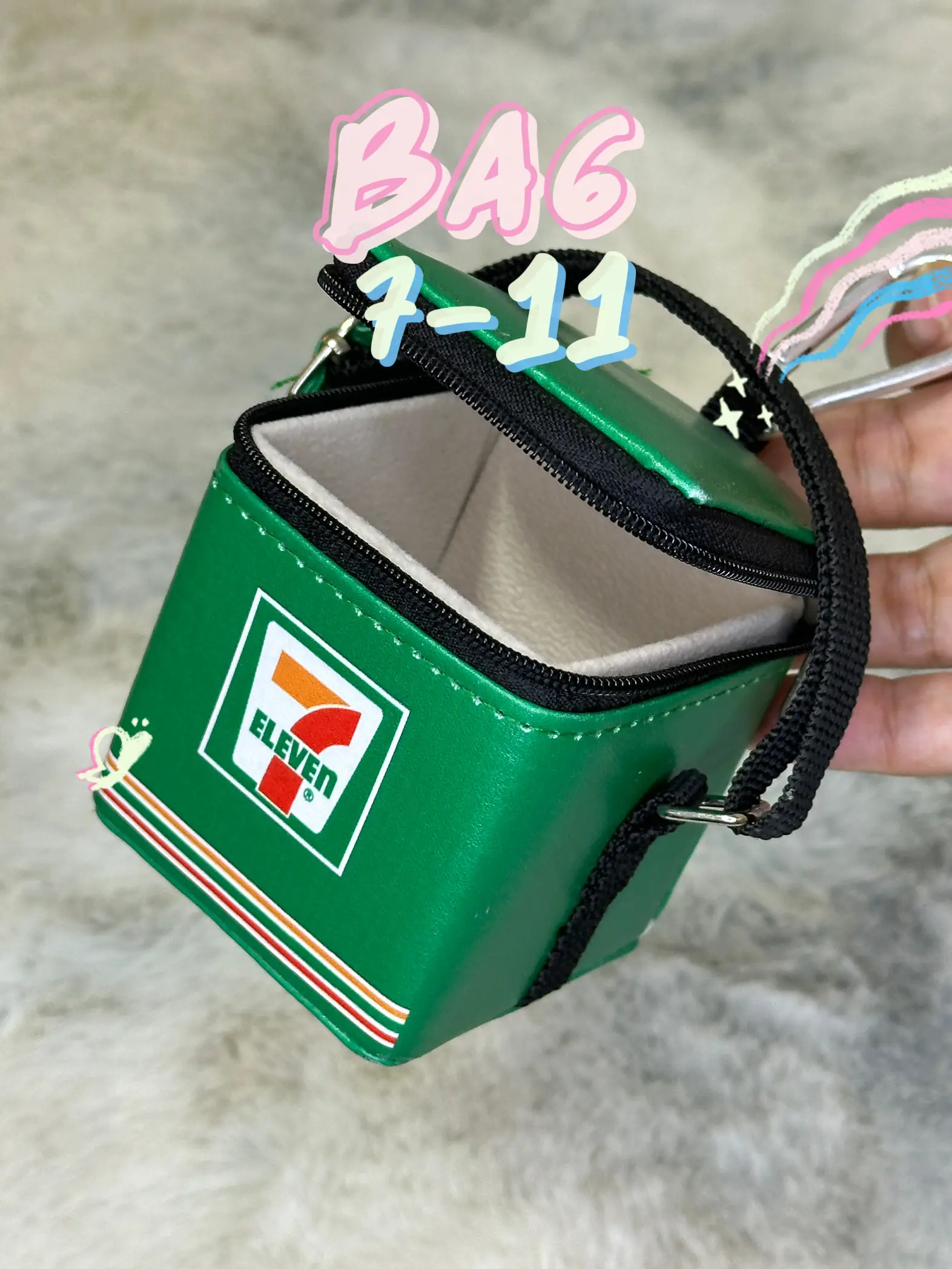 รีวิว กระเป๋า 7-eleven | แกลเลอรีที่โพสต์โดย Conanzy | Lemon8