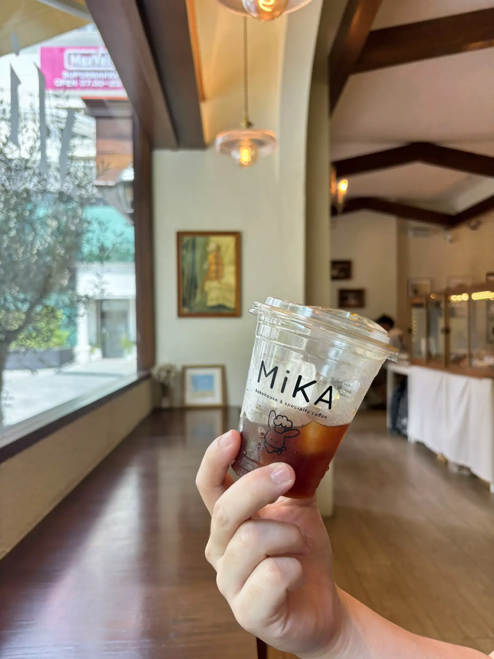 Mika bakery คาเฟ่ขนมปังเกลือติดบีทีเอสเอกมัย🥖🍞 | แกลเลอรีที่โพสต์โดย ...