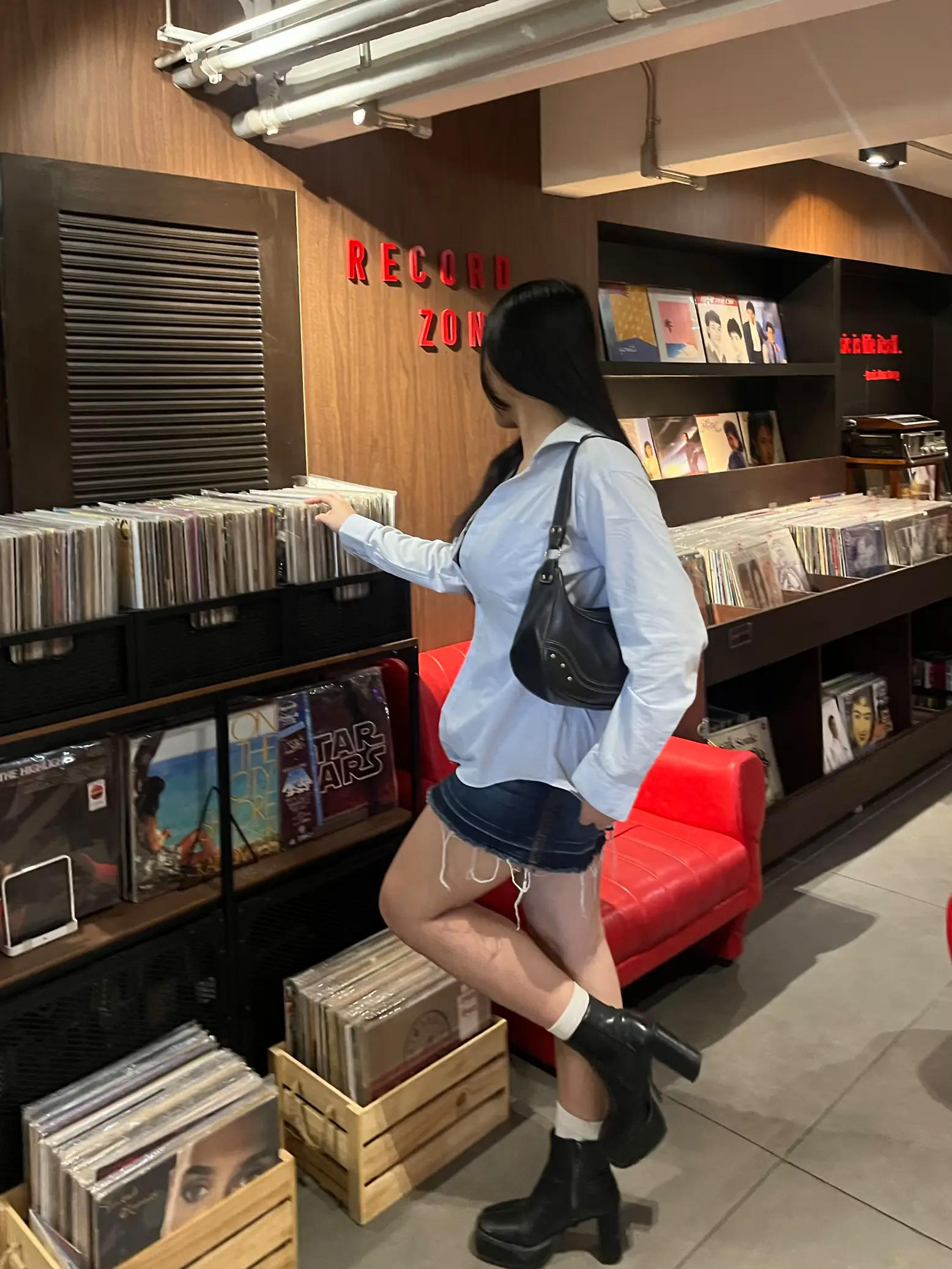 OOTD | คาเฟ่แผ่นเสียงย่านเจริญกรุง | แกลเลอรีที่โพสต์โดย Aommy Aommy🫐 | Lemon8