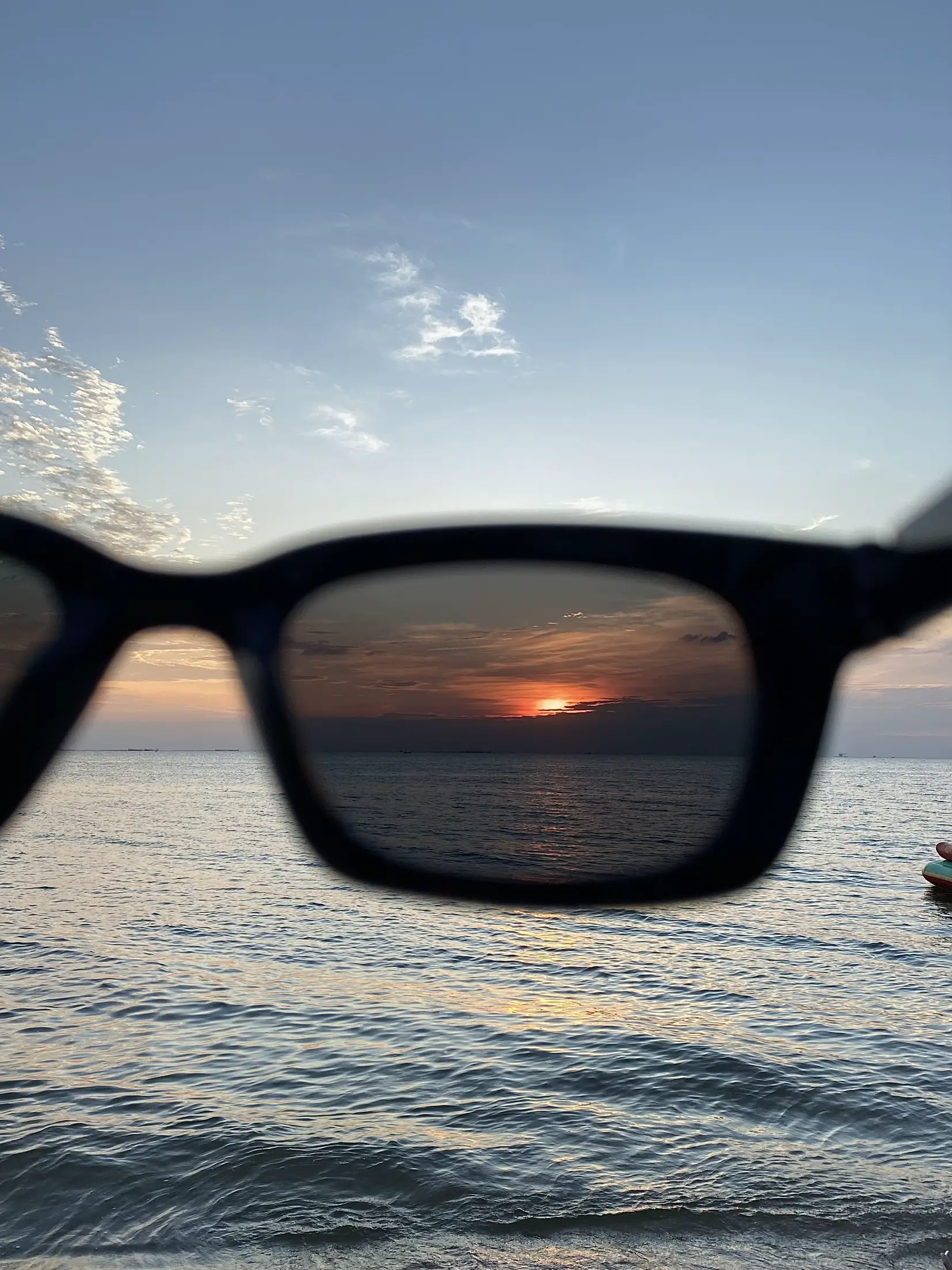 ไปดูพระอาทิตย์ที่บางแสนกัน🤍🌅🤏🏻 | แกลเลอรีที่โพสต์โดย Kookkik Ari | Lemon8