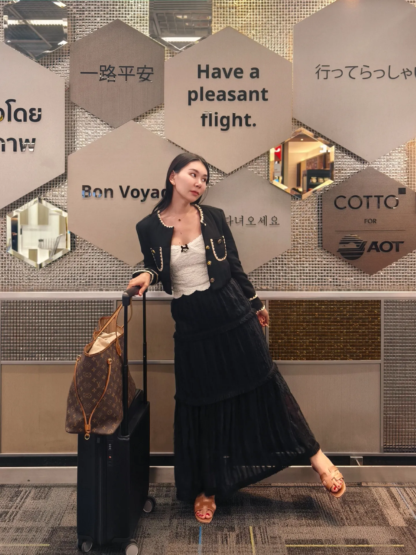 Airport look เป็นลุคที่สำคัญนะคะอย่ามองข้าม | แกลเลอรีที่โพสต์โดย TEERADA | Lemon8