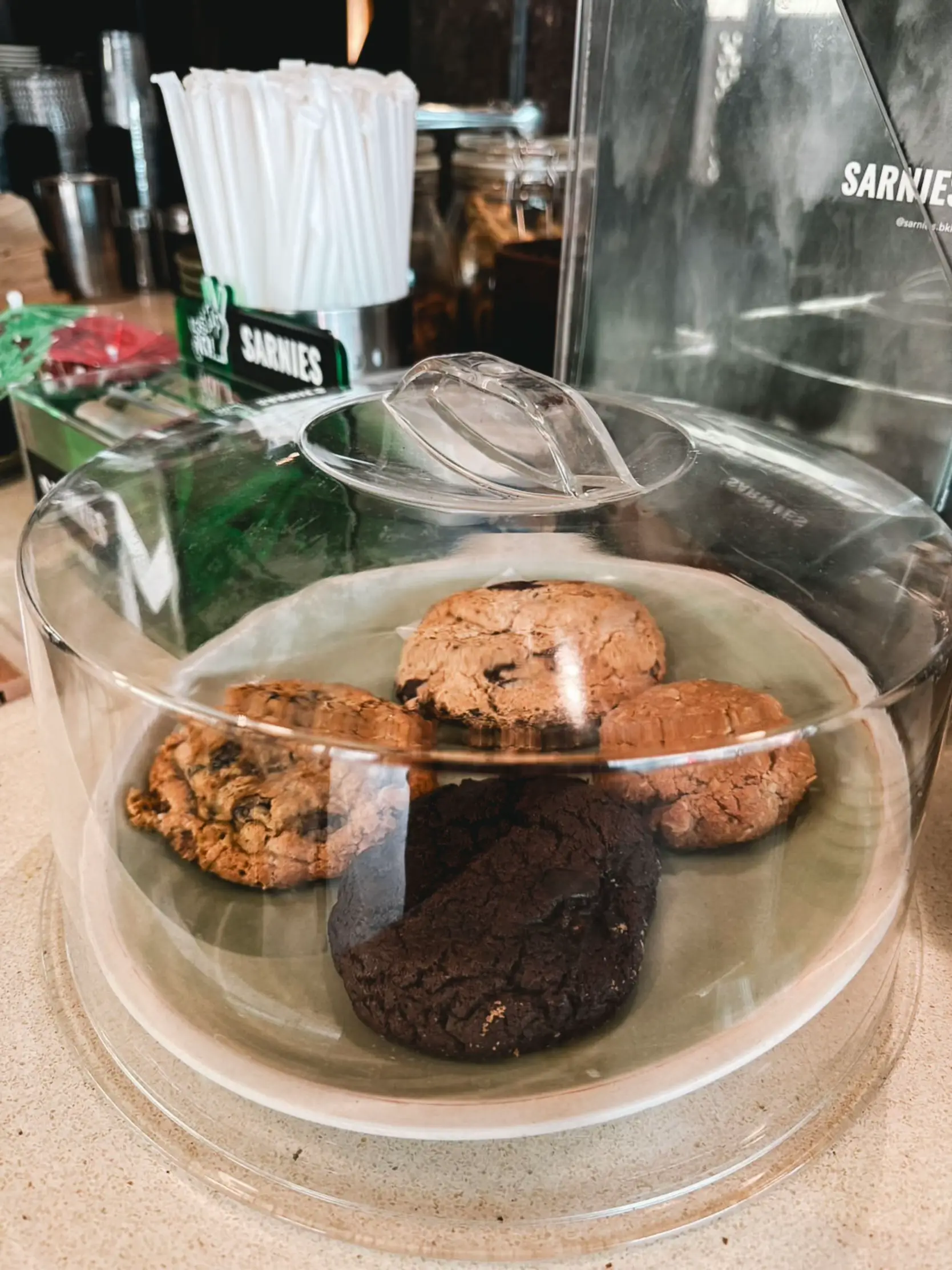 Classy Vibes at Sarnies Bangkok เจริญกรุง 44 | แกลเลอรีที่โพสต์โดย Toeii Nawarat | Lemon8