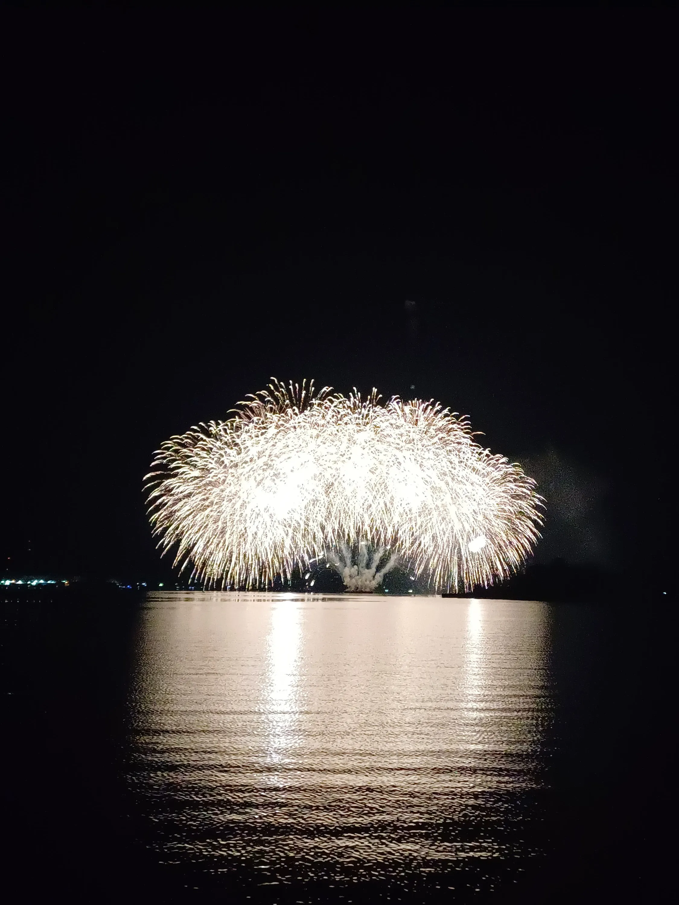 Imari Bay Fireworks 2024 | แกลเลอรีที่โพสต์โดย GG journal | Lemon8