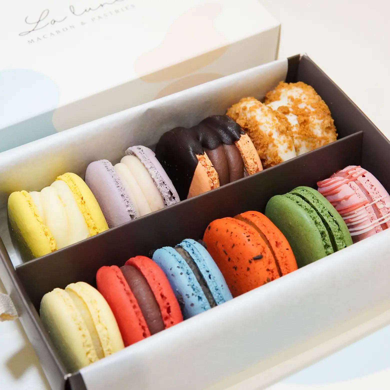 La lune macaron มาการองเจ้าดัง Packaging น่ารัก 💓😍🧁 | แกลเลอรีที่โพสต์โดย Check-in Chill | Lemon8
