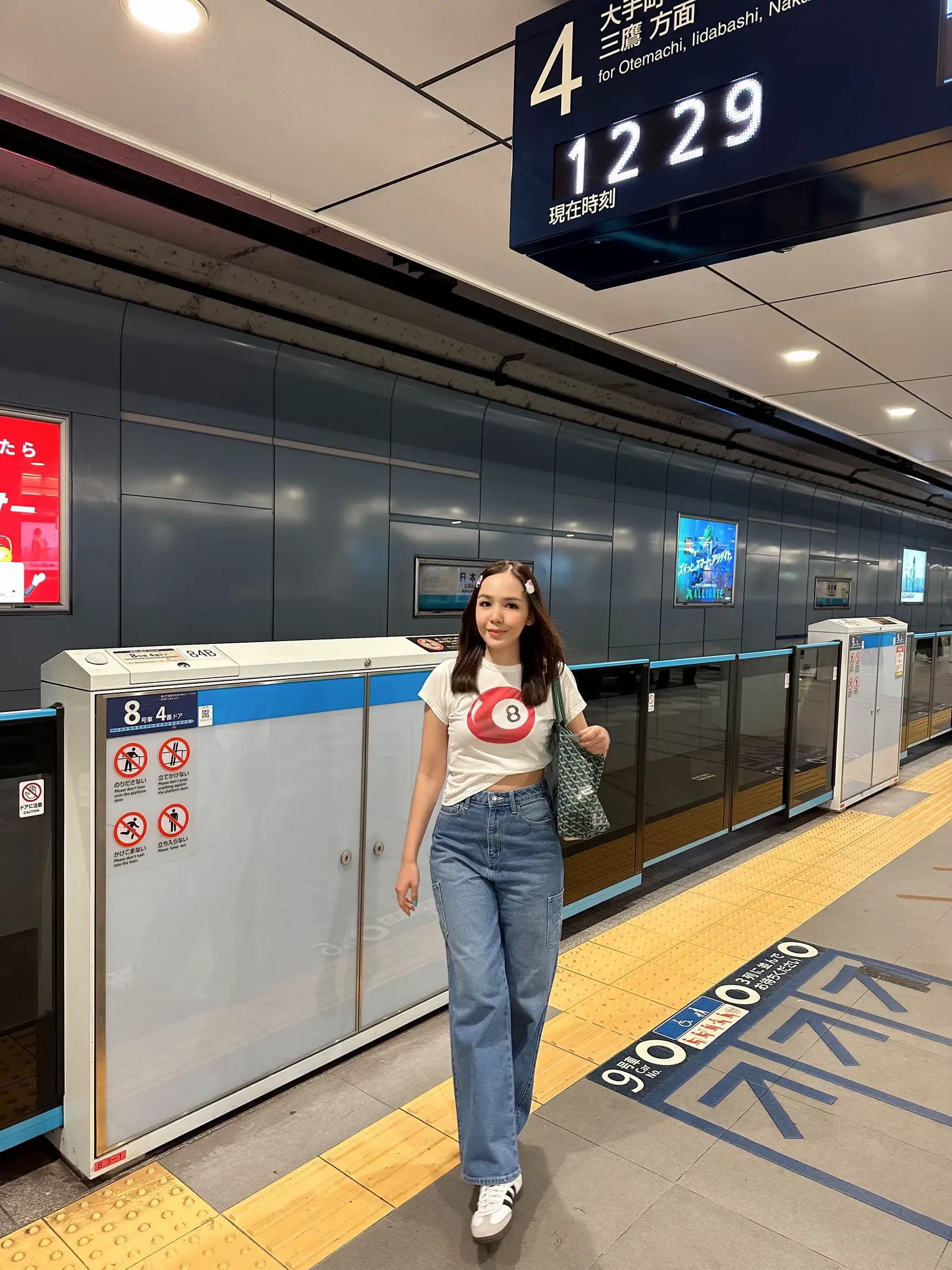 Outfits in Japan 🇯🇵🪄 | แกลเลอรีที่โพสต์โดย hello world | Lemon8