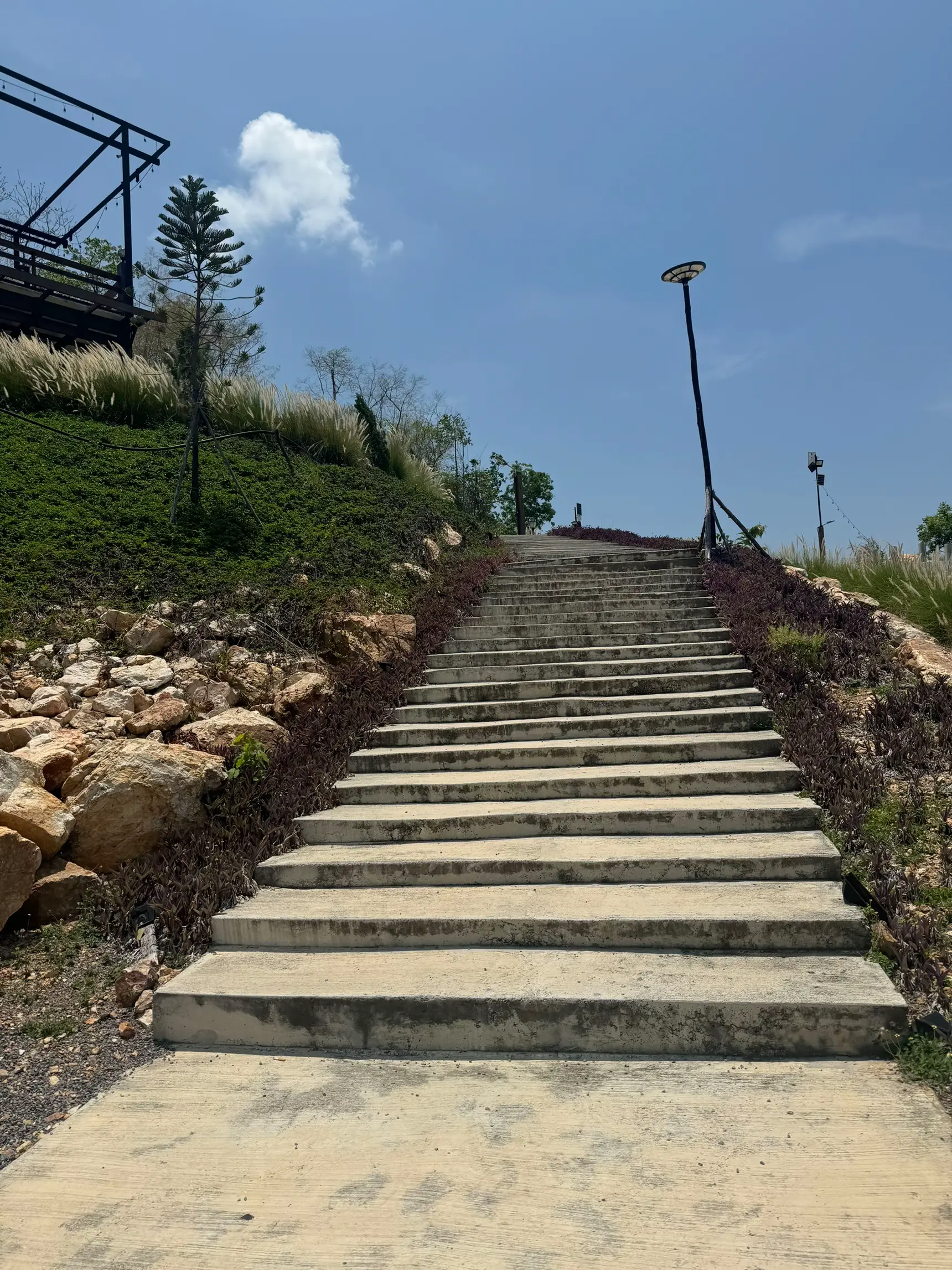 Rimpha Chomview | คาเฟ่ชะอำวิวดีติดภูเขา | แกลเลอรีที่โพสต์โดย Naaeyyy | Lemon8