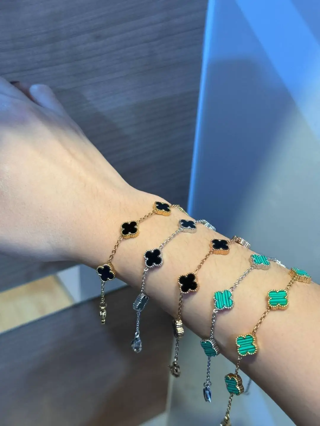 แวนคลีฟ 𝑽𝒂𝒏 𝑪𝒍𝒆𝒆𝒇 พร้อมกล่องกำมะหยี่สุดหรู💎 🍃 𝑽𝒂𝒏 𝒄𝒍𝒆𝒆𝒇 | แกลเลอรีที่ ...