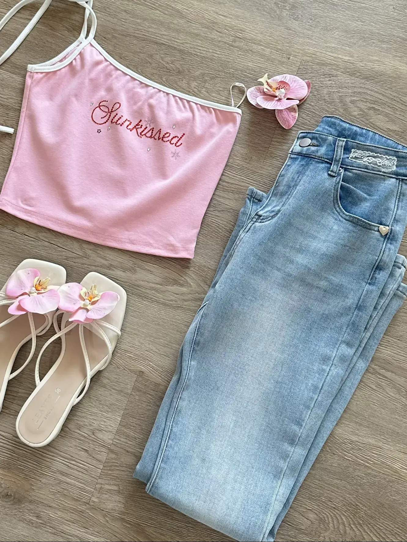 Summer vibes 🌺 : OOTD | แกลเลอรีที่โพสต์โดย Dailylook.sm | Lemon8