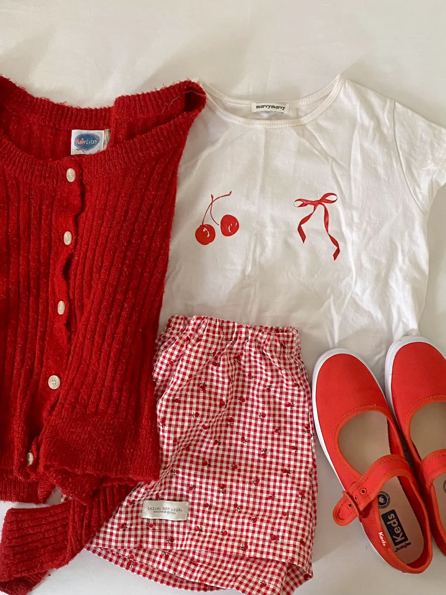 ootd red 🍎🍒 เสื้อผ้าแบรนด์ไทย ใส่สบายย น่าร้าก 🤌🏻 | แกลเลอรีที่โพสต์โดย ...
