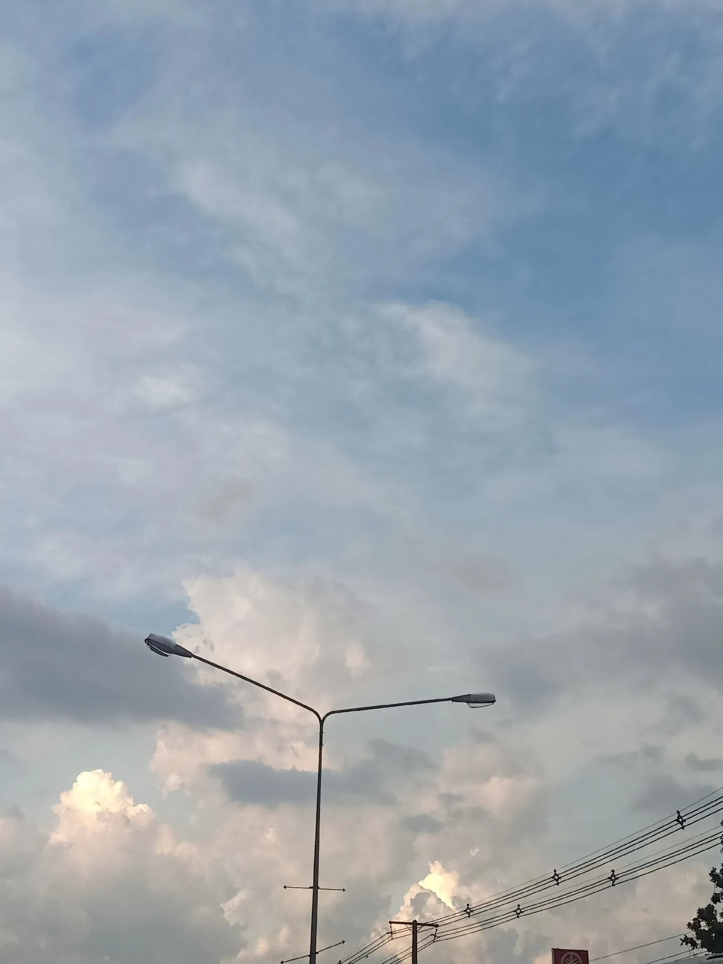 วอลเปเปอร์รูปท้องฟ้าสวยๆ | แกลเลอรีที่โพสต์โดย PUK | Lemon8