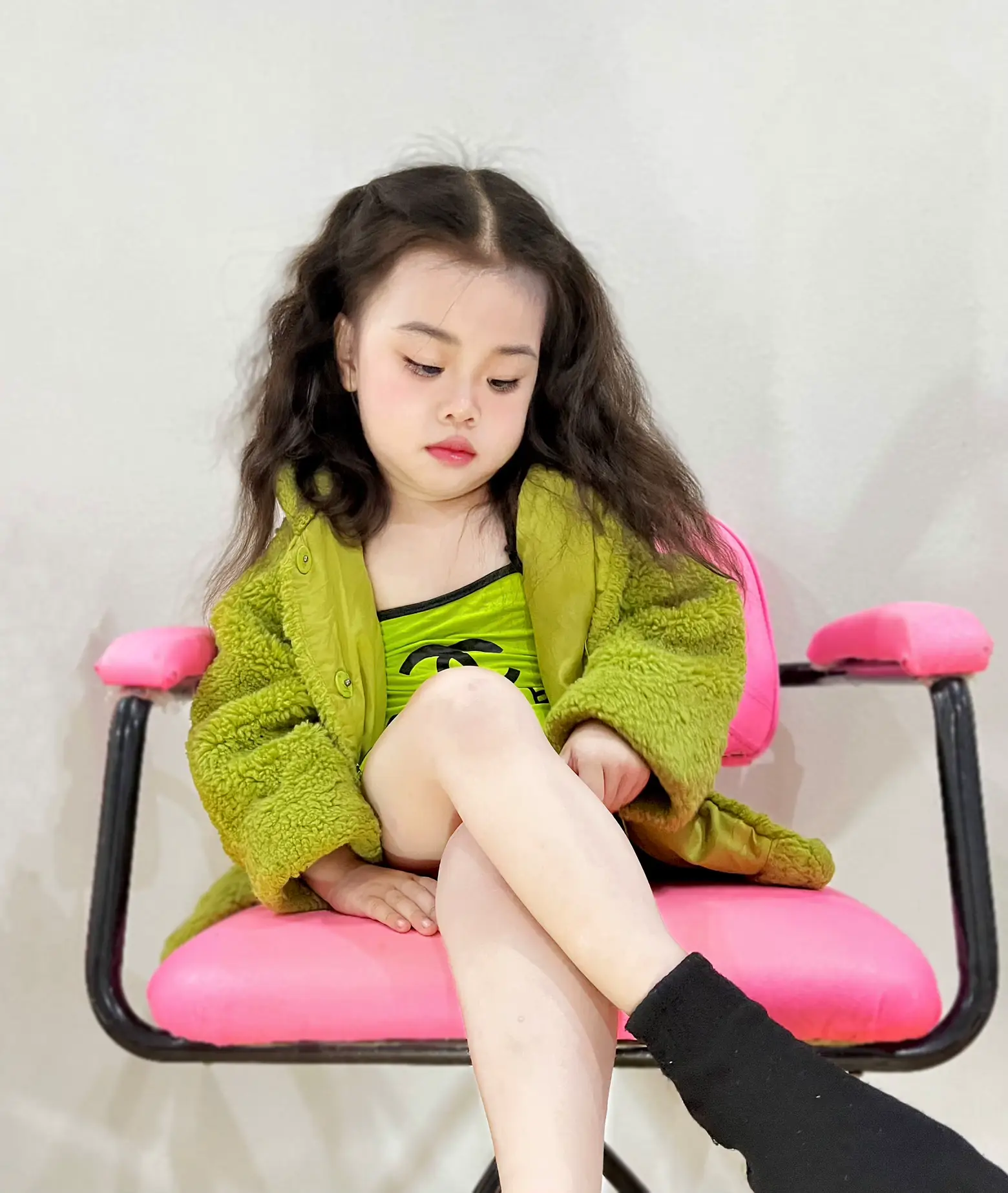 จับลูกถ่ายรูป👧🏻💚เขียวเหนี่ยวทรัพย์ | แกลเลอรีที่โพสต์โดย BAMZ.🍉 | Lemon8
