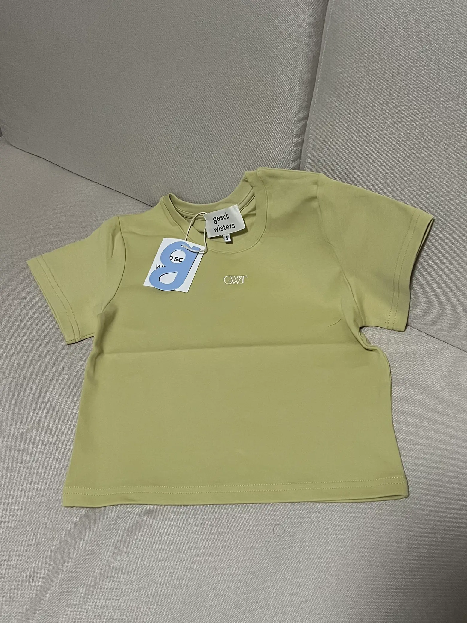 OOTD | ไปคาเฟ่กับ baby tee สี melon สุดคิ้วท์ 🍈 🫶🏻 | แกลเลอรีที่โพสต์โดย Kyp.m | Lemon8