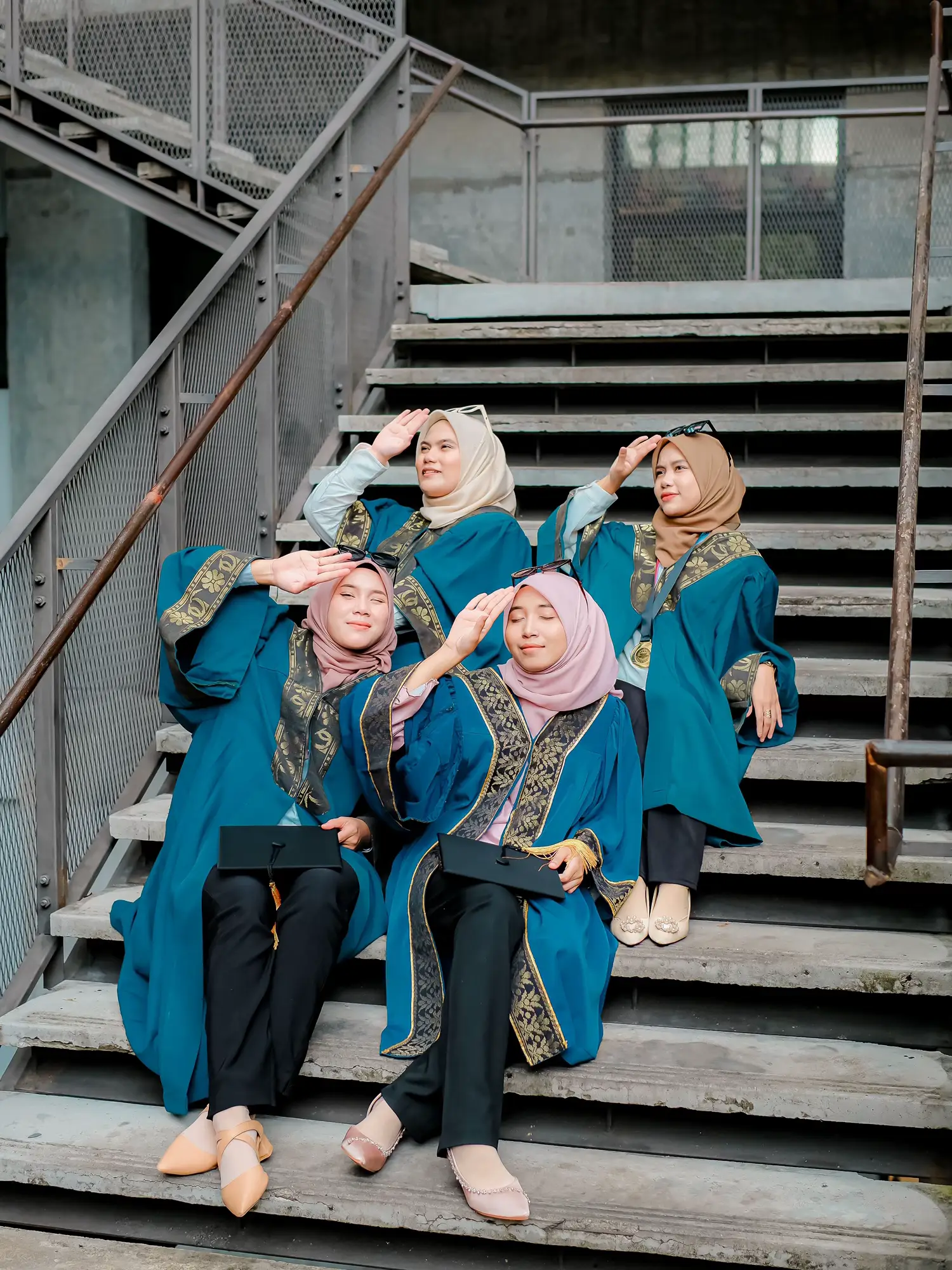 Pre Convo Pose Idea | Galeri disiarkan oleh PreConvo Expert | Lemon8