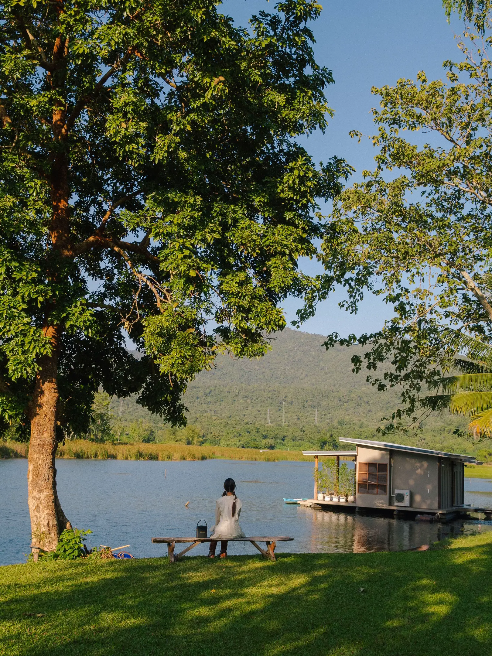 คาเฟ่สงบ ใจฟู ต้องที่ Lakeview Cafe 🫶 | แกลเลอรีที่โพสต์โดย lbzero | Lemon8