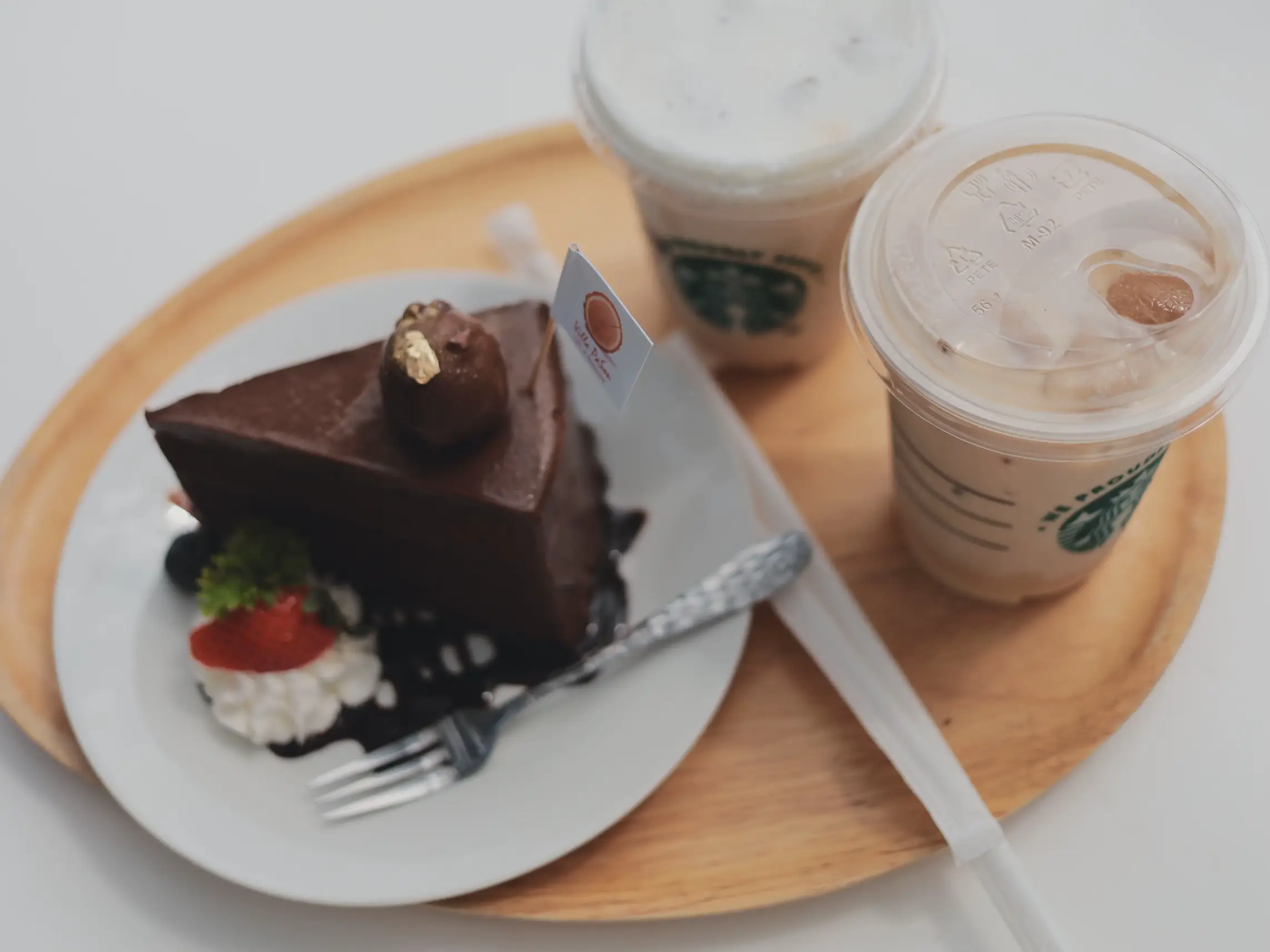 คาเฟ่น่ารักกับstarbuck บนเขา😋☕️ | แกลเลอรีที่โพสต์โดย Pookie Pook | Lemon8