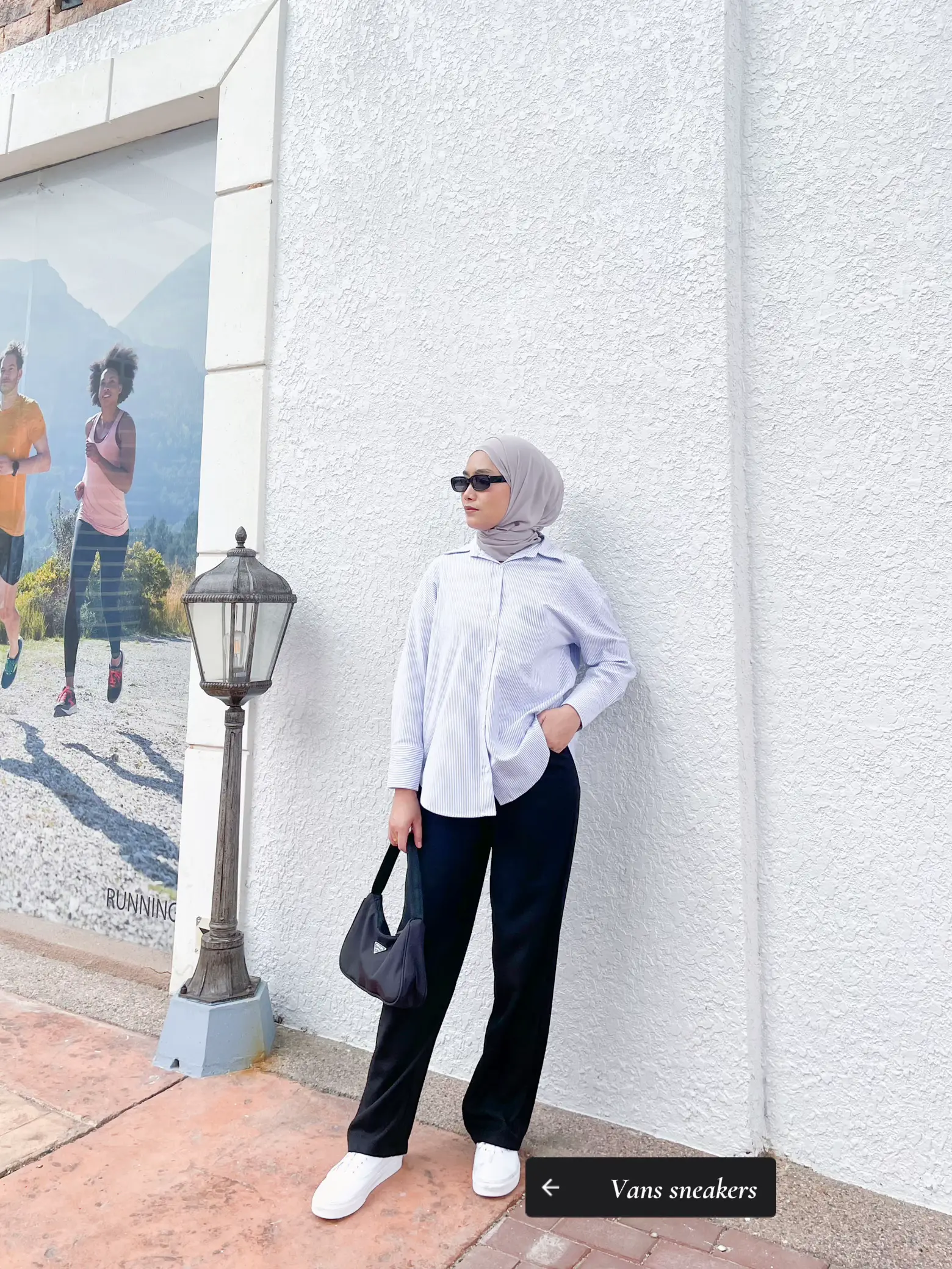 How i style my Loose Simple Casual Poplin Stripe | แกลเลอรีที่โพสต์โดย Tira Razallee | Lemon8