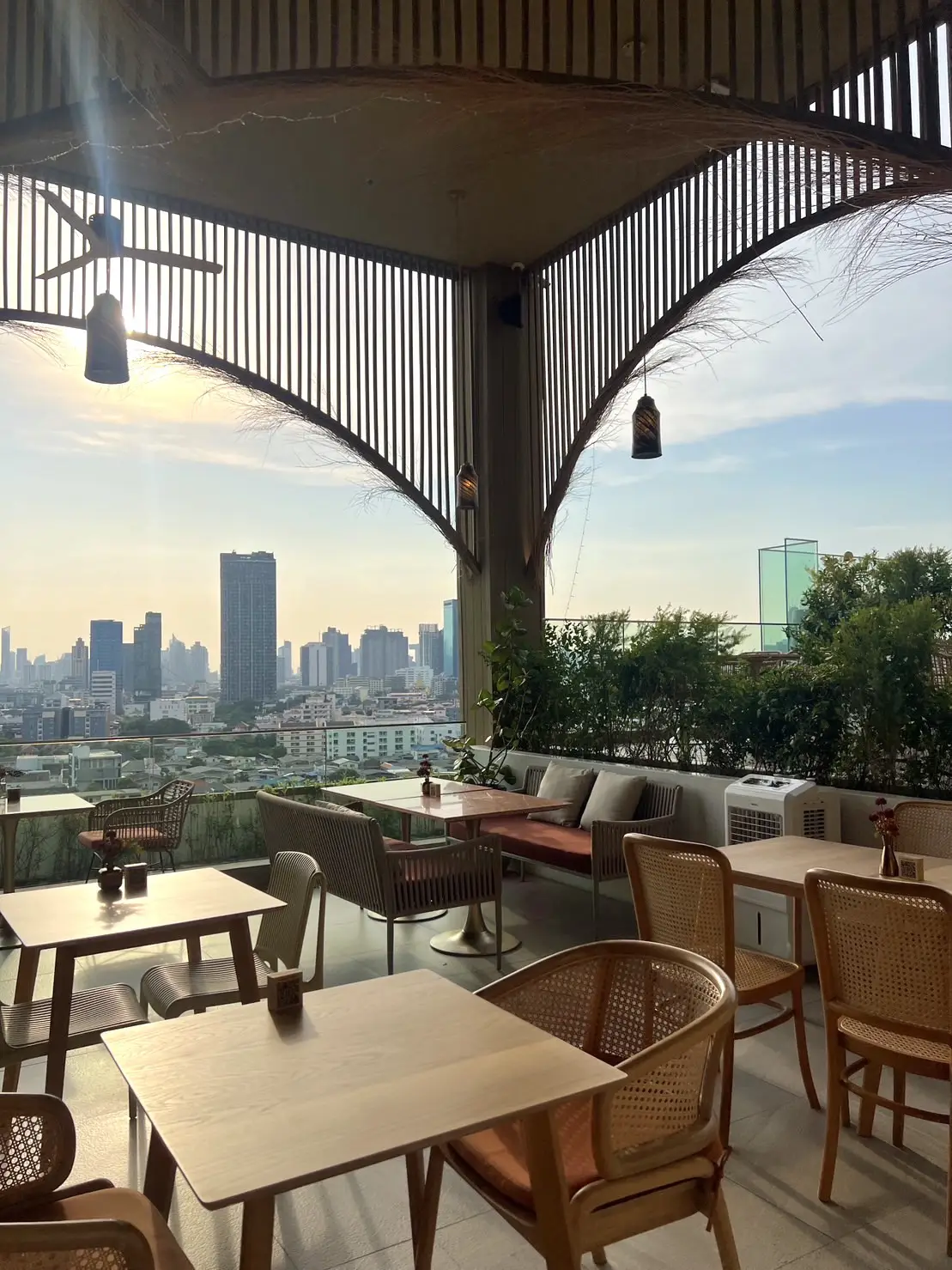 19 ไอเดียยอดนิยมเกี่ยวกับ รู้จัก Sola Luna Rooftop ห้องอาหารบนหลังคา ...